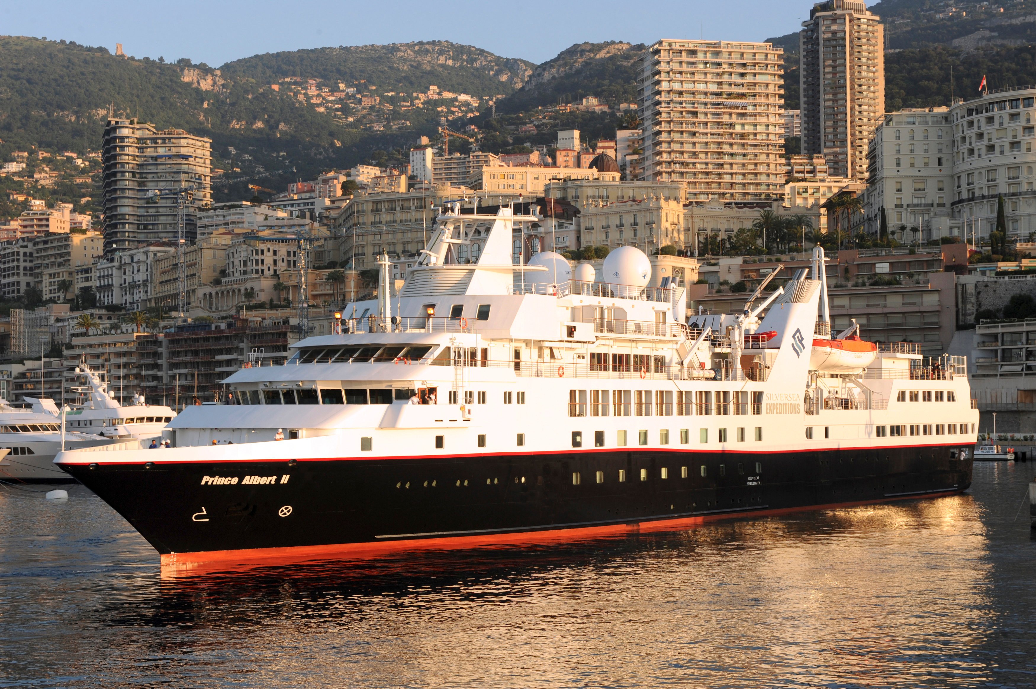 Silversea : Albert II inaugure à Monaco un navire de croisière éponyme ...