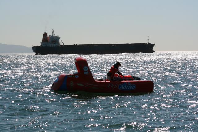 Anne Quéméré récupérée par un cargo | Mer et Marine