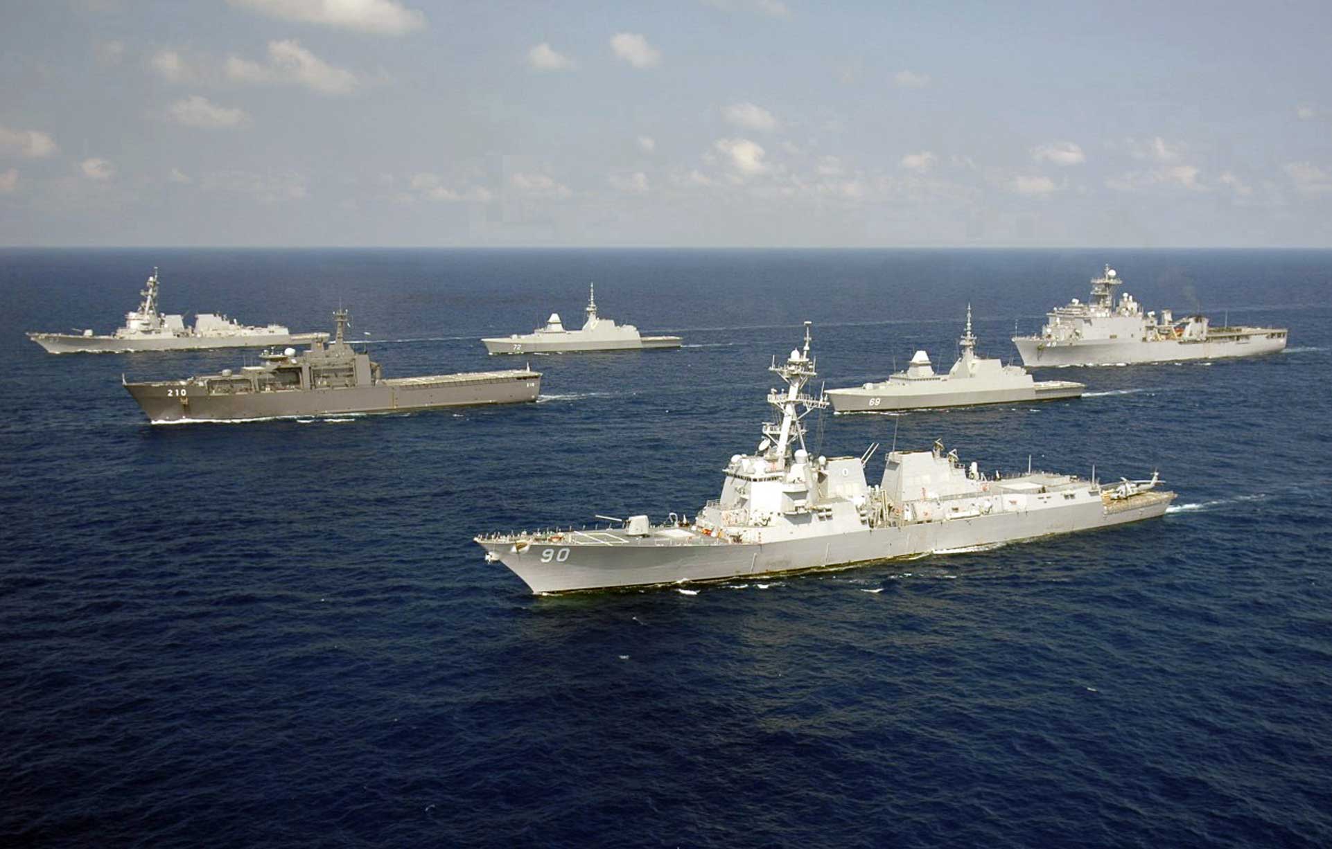 Les frégates singapouriennes manoeuvrent avec l'US Navy | Mer et Marine