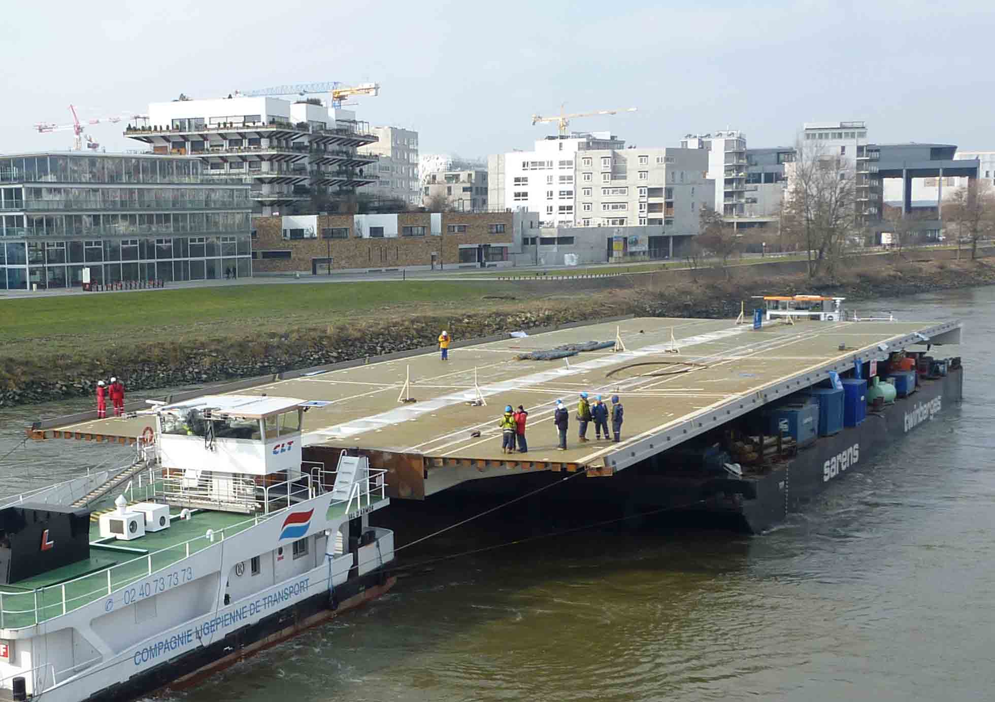 Nantes : Le pont Eric Tabarly navigue sur la Loire | Mer et Marine