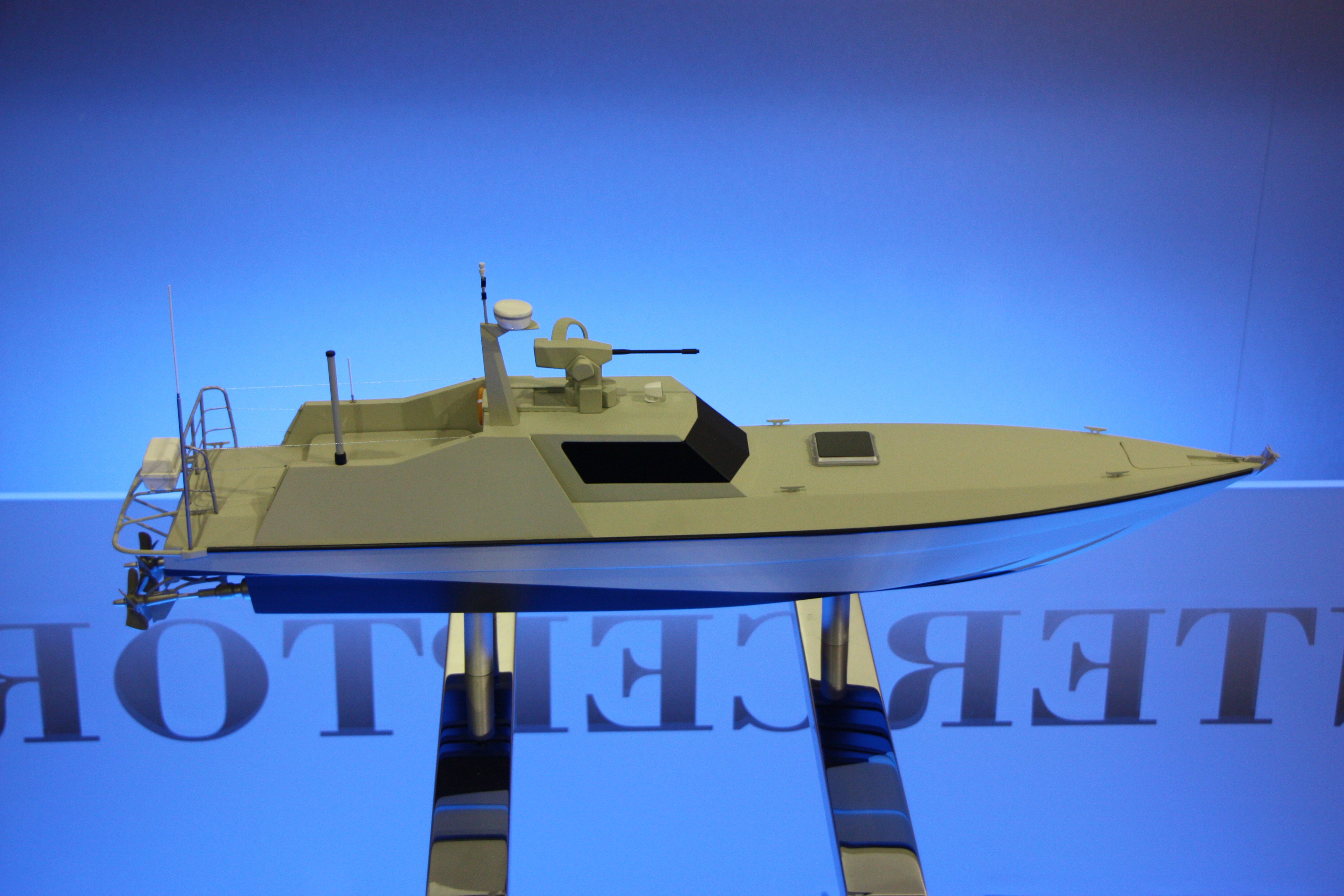 Les CMN adaptent un canon de 30mm sur un Interceptor de 15 mètres | Mer ...