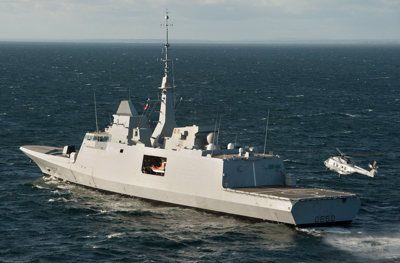 FREMM et Caïman Marine se retrouvent en mer | Mer et Marine