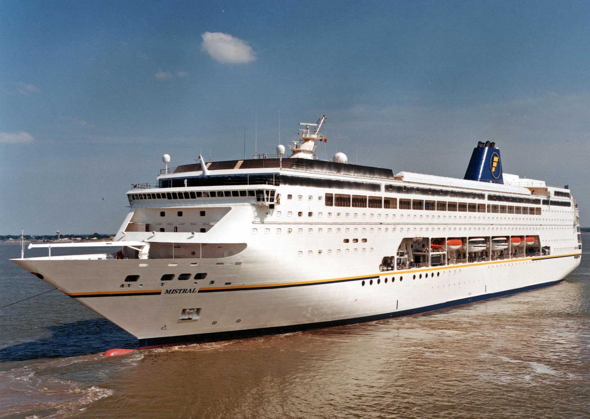 Aker Yards étudie la réfection du paquebot Mistral | Mer et Marine