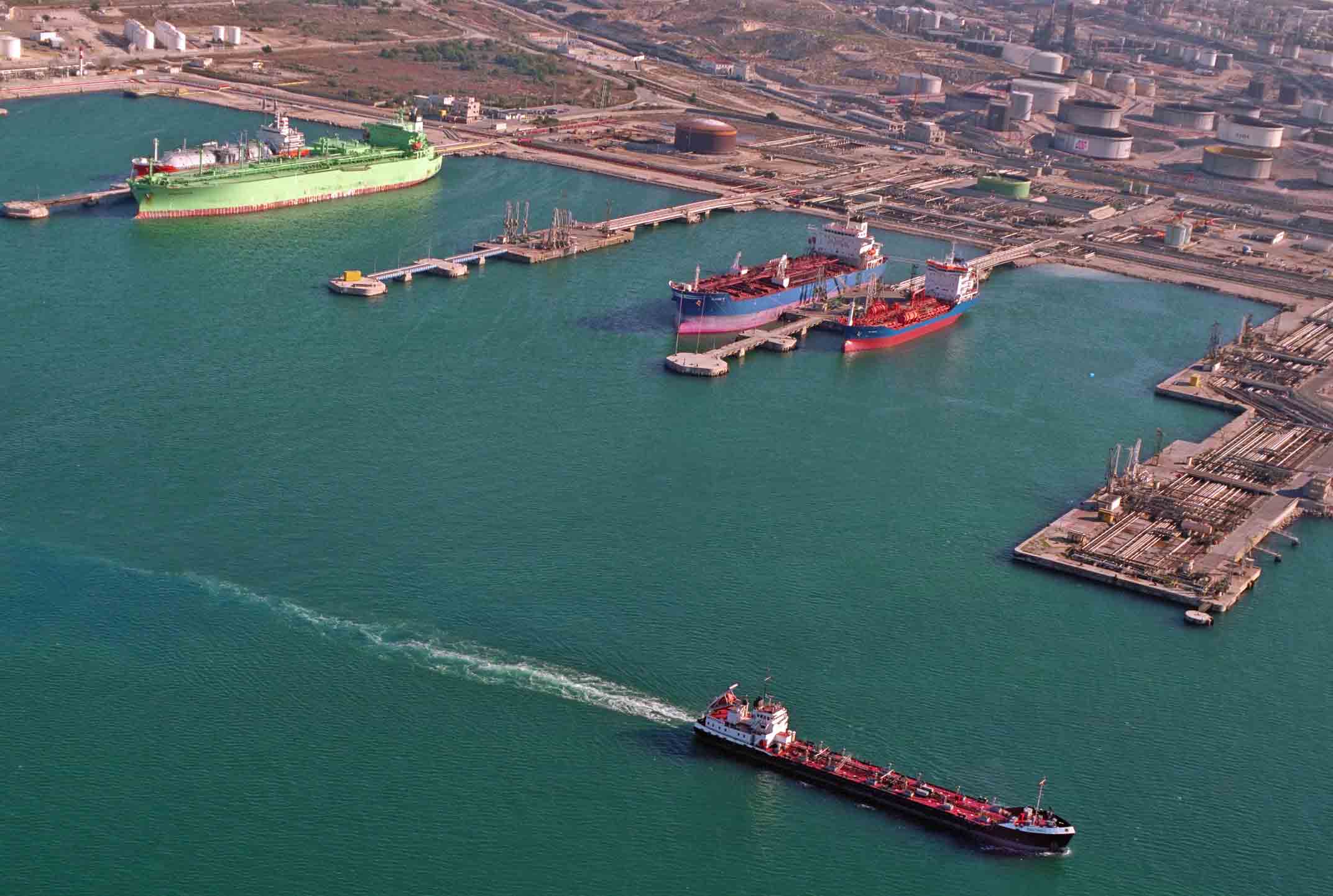 Les pêcheurs bloquent les ports de Fos-sur-Mer et Port-de-Bouc | Mer et ...