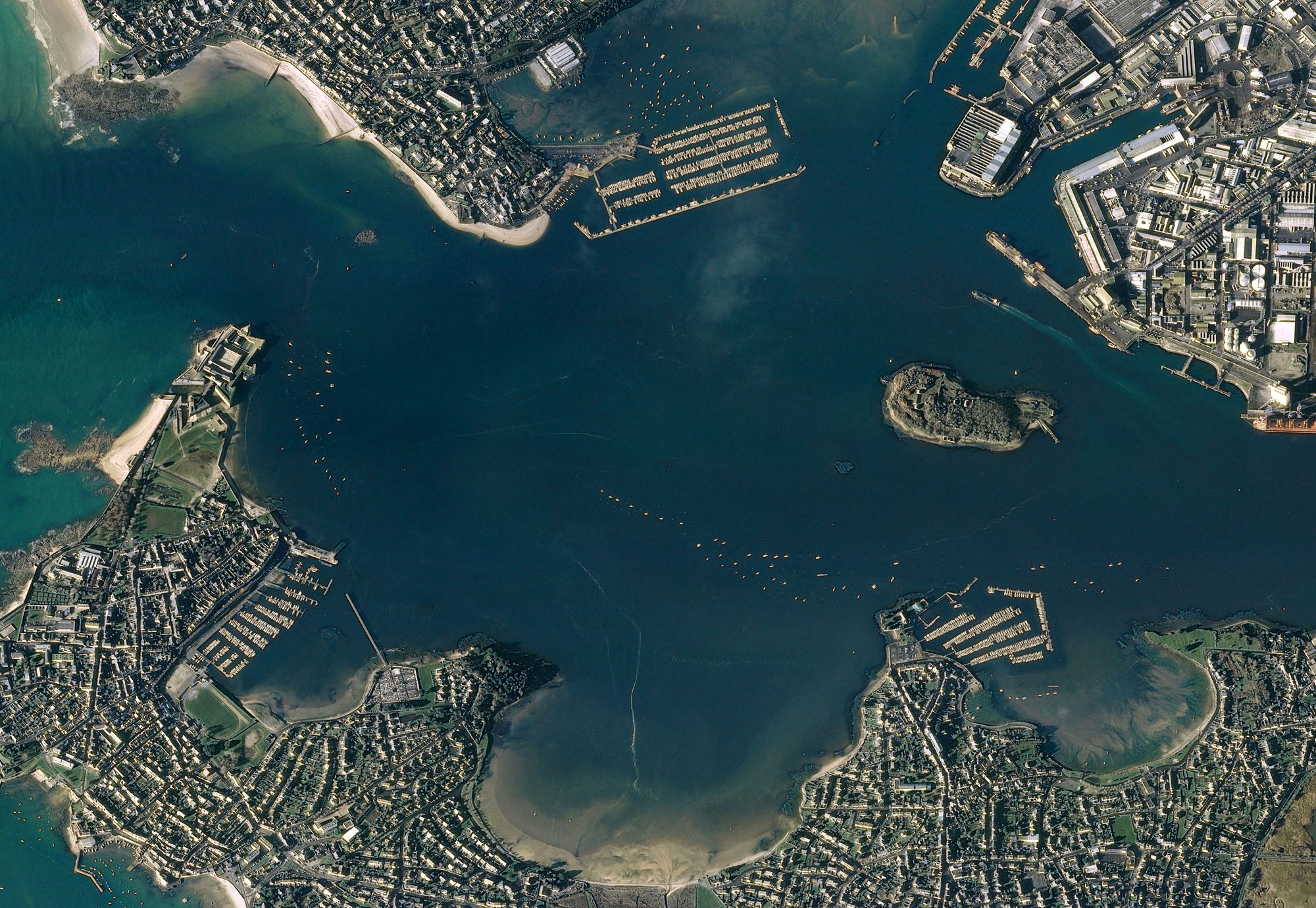 Lorient dans l’objectif du satellite d'observation Pléiades 1B | Mer et ...