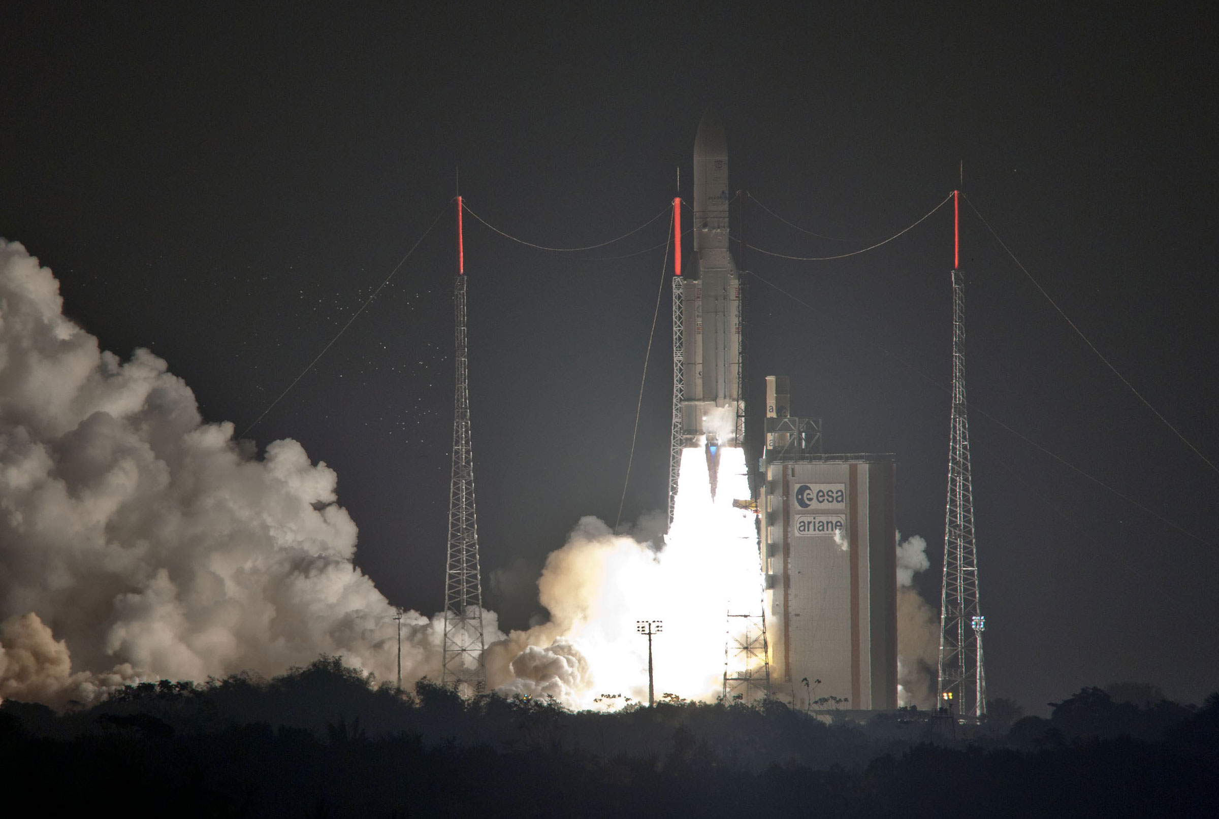 Ariane 5 met en orbite le satellite de télécommunications Skynet 5D ...