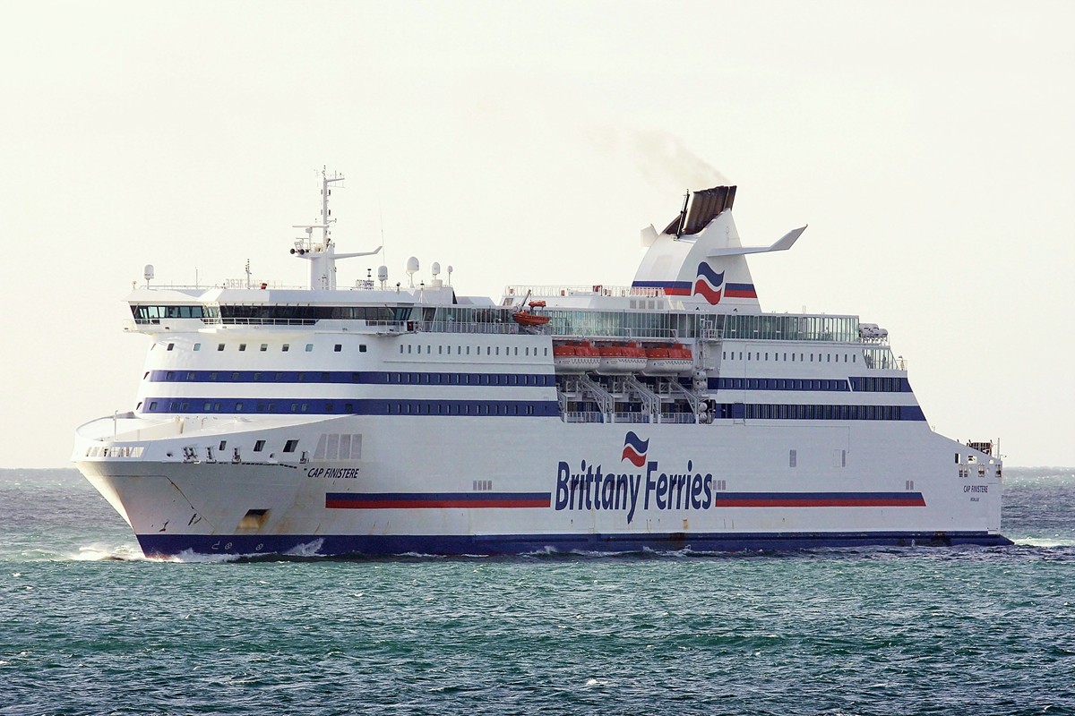 Un marin du ferry Cap Finistère évacué au large du Cotentin | Mer et Marine