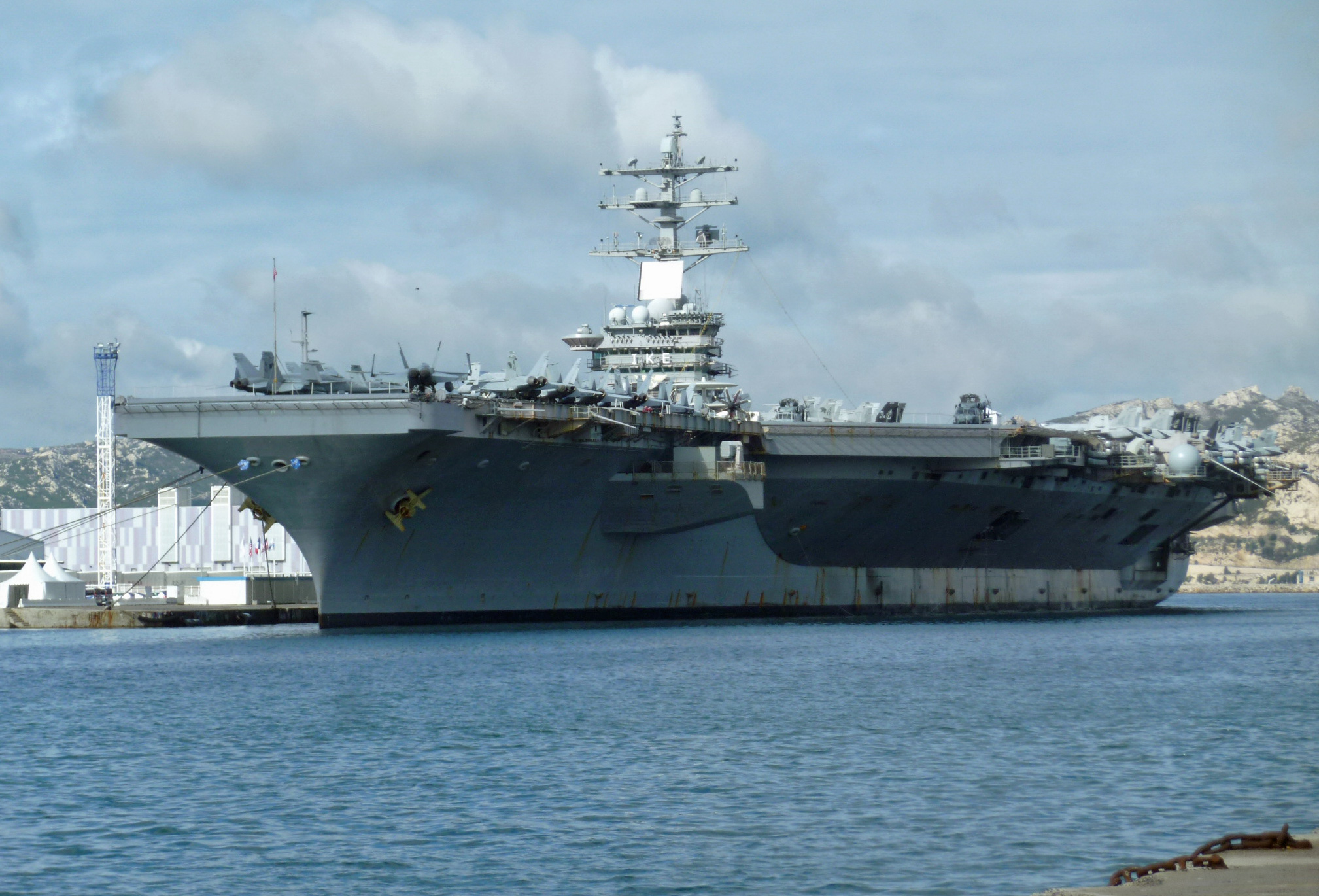 Un porte-avions américain en escale à Marseille | Mer et Marine