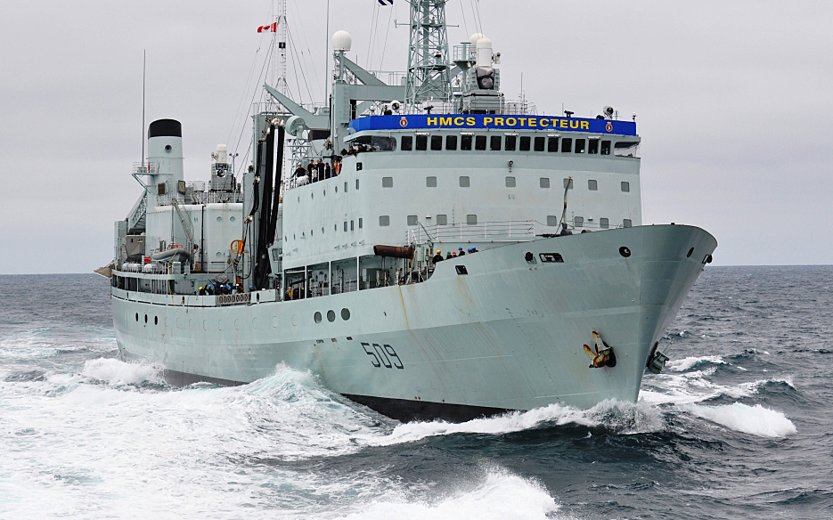 Collision entre deux bâtiments de la marine canadienne | Mer et Marine