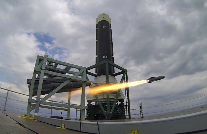 Premier tir multiple de la version mer-mer du Brimstone | Mer et Marine