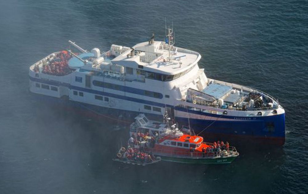 365 passagers évacués après l’échouement du Fromveur II à Molène | Mer et Marine