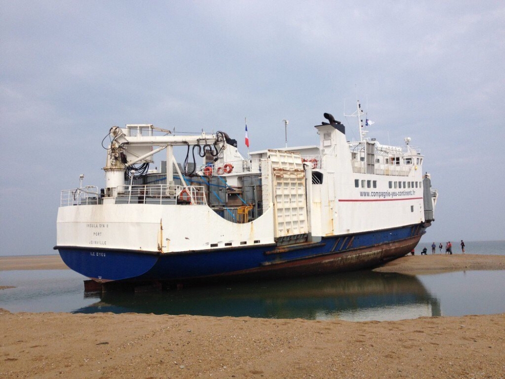 Ile d'Yeu : L'Insula Oya II s'échoue sur un banc de sable | Mer et Marine