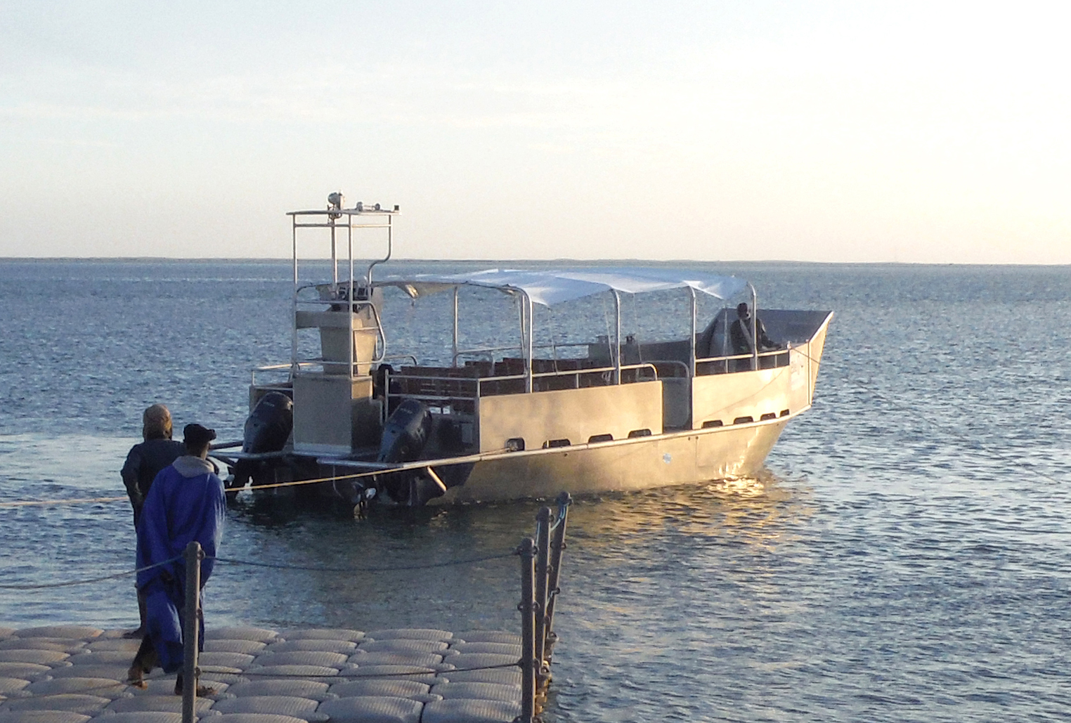Alumarine livre une barge fret/passagers en Afrique | Mer et Marine