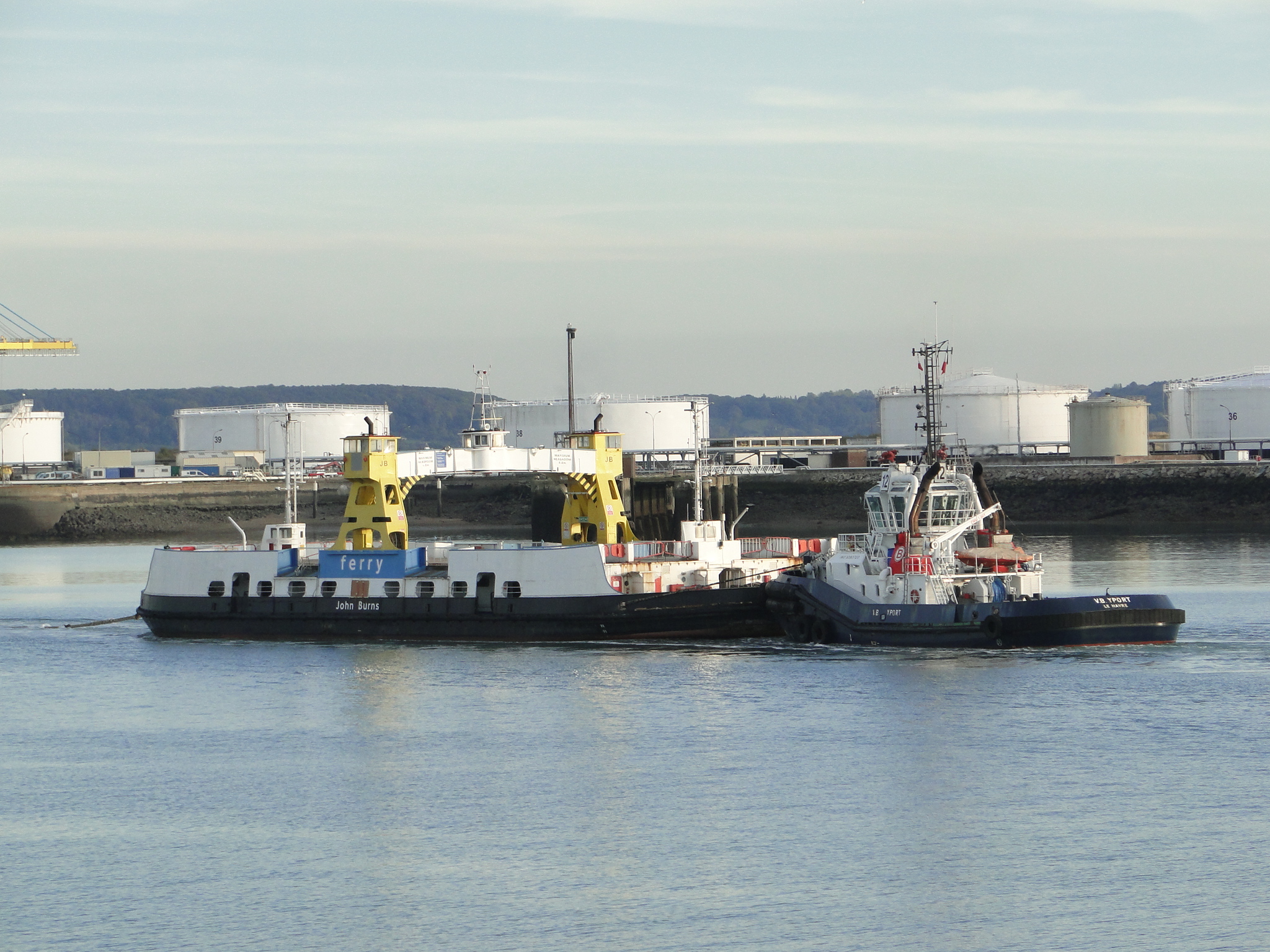 Un bac londonien est arrivé au Havre pour y être déconstruit | Mer et ...