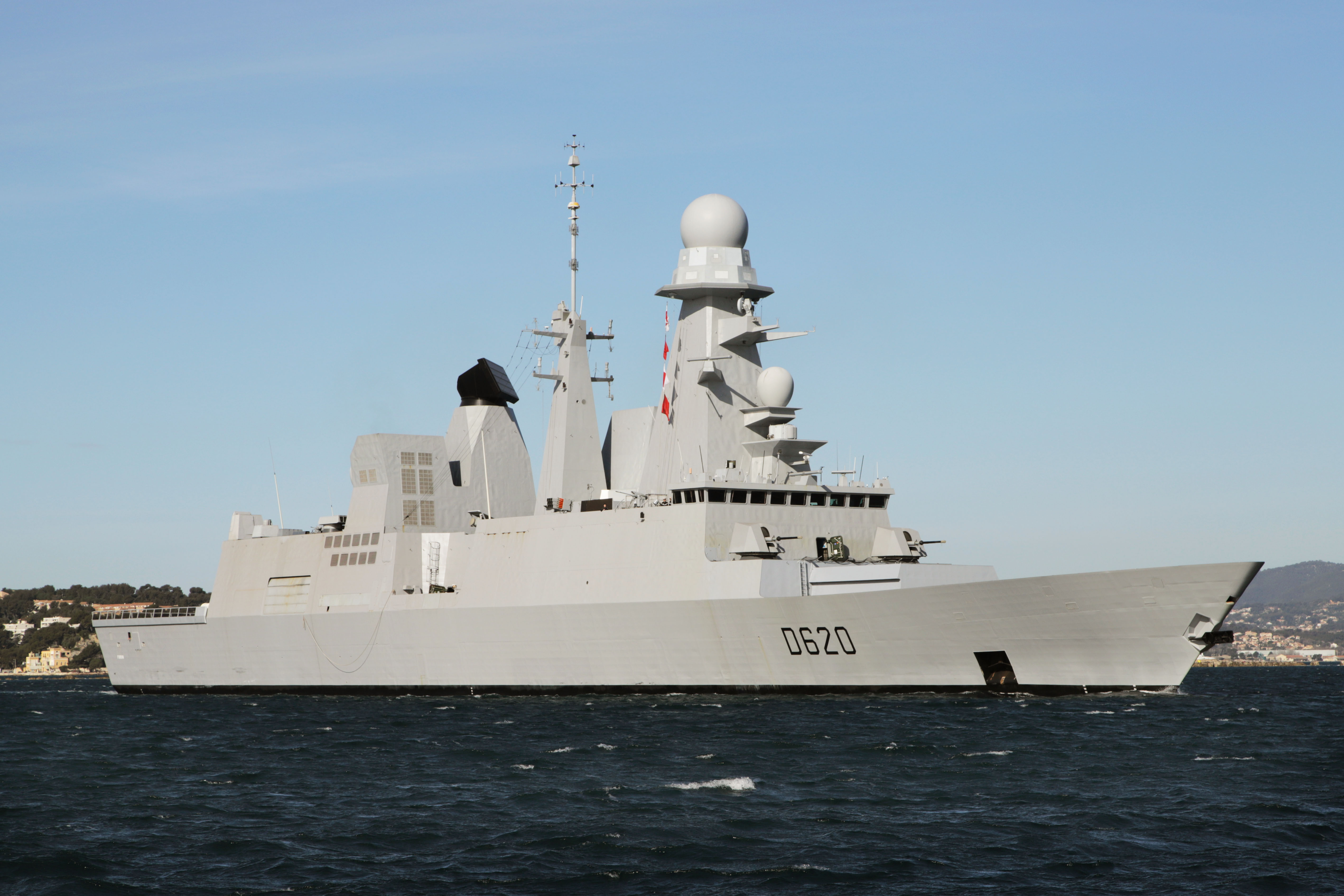 La frégate Forbin évolue en Atlantique | Mer et Marine