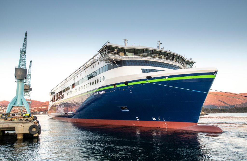 Ulstein: Le plus grand ferry hybride du monde est lancé | Mer et Marine