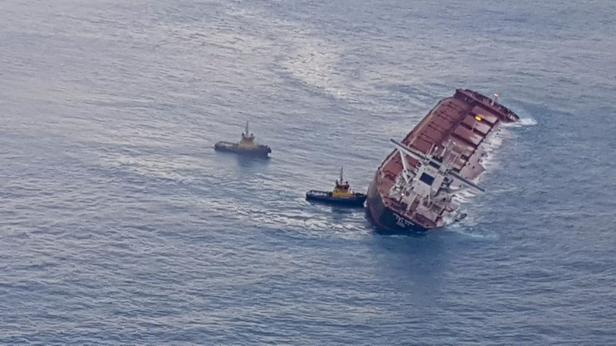 Un grand minéralier échoué au large du Brésil | Mer et Marine