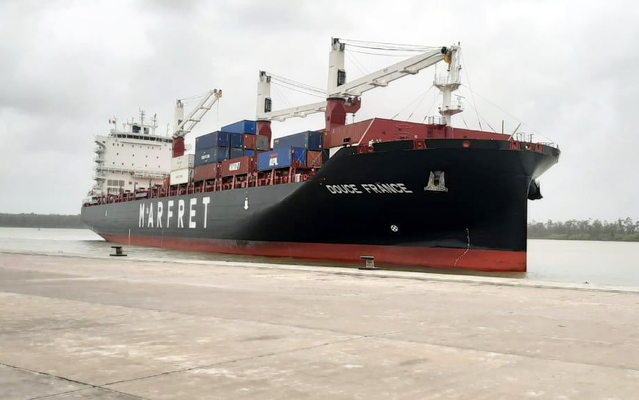 Première escale en Guyane pour le Marfret Douce France | Mer et Marine