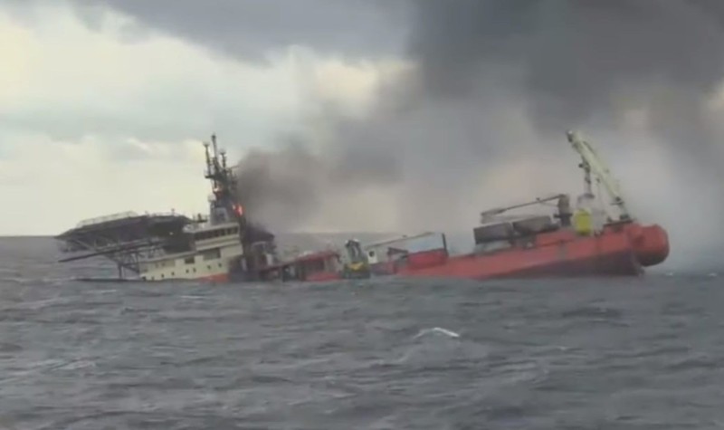 Un câblier coule devant les côtes coréennes | Mer et Marine