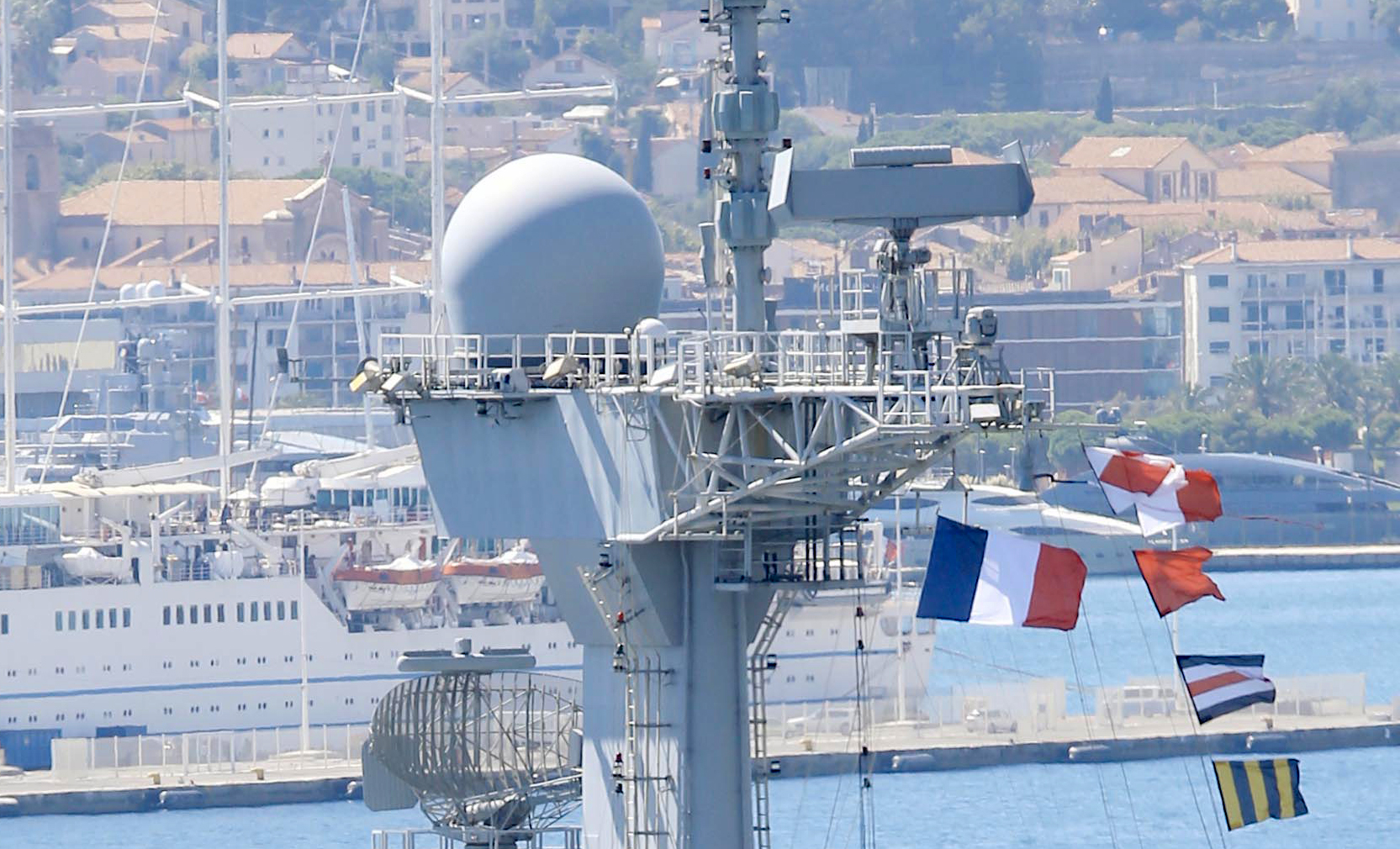 Safran : le Paseo XLR embarqué depuis plus d’un an sur le porte-avions ...