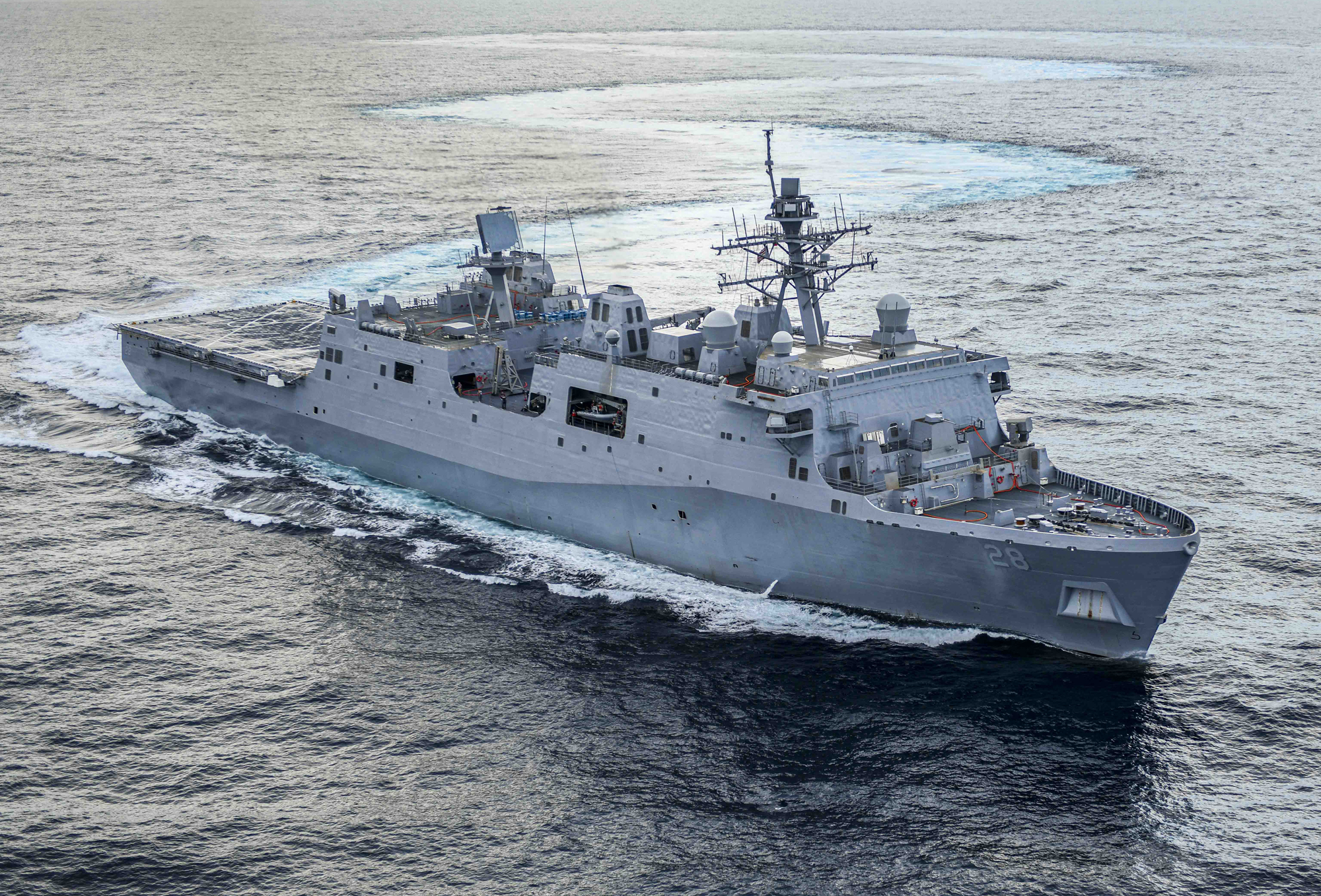 Le nouveau TCD de l’US Navy passe ses essais d’acceptation | Mer et Marine