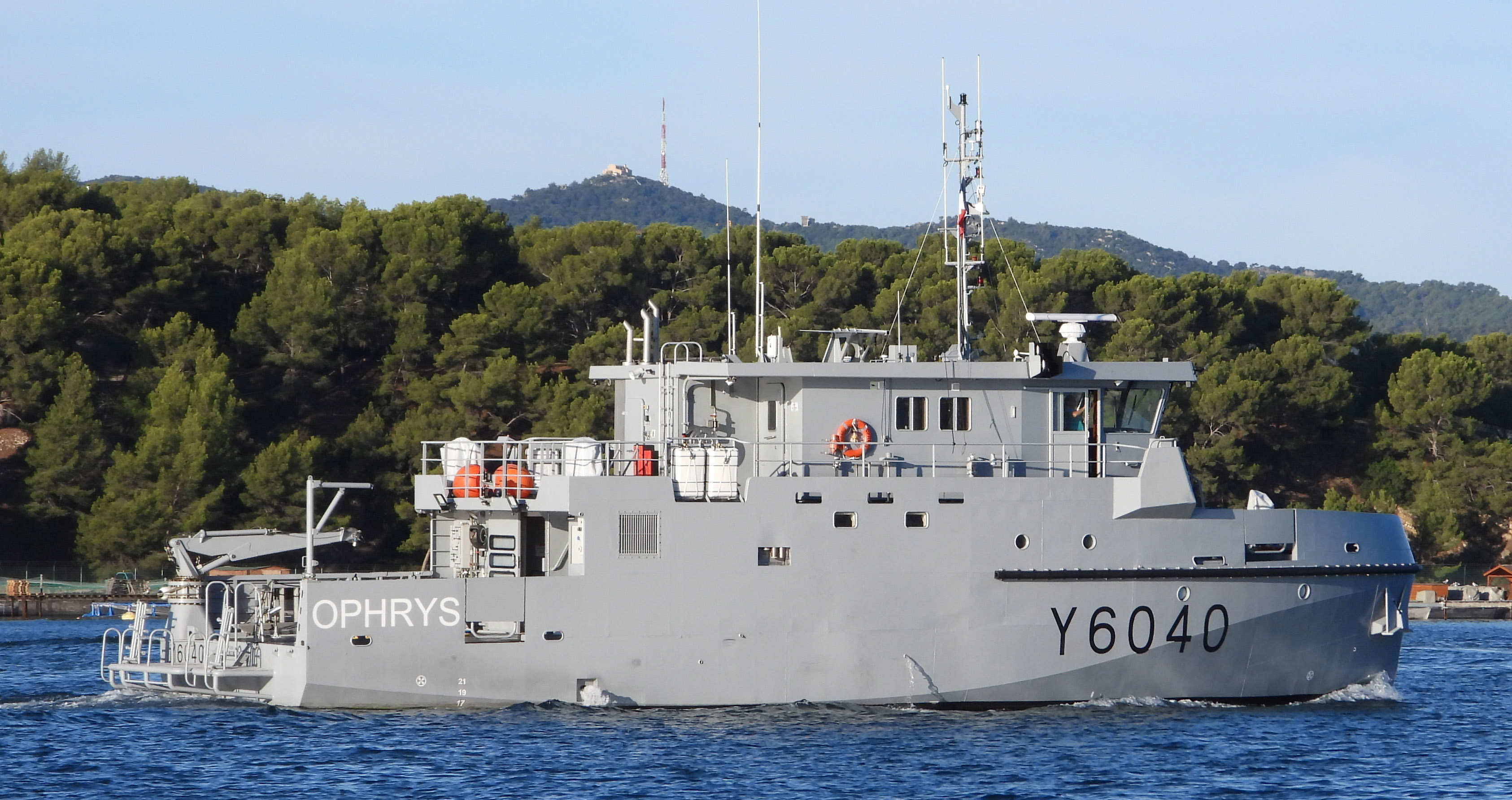 Marine nationale : une nouvelle vedette de support de plongée en essais ...