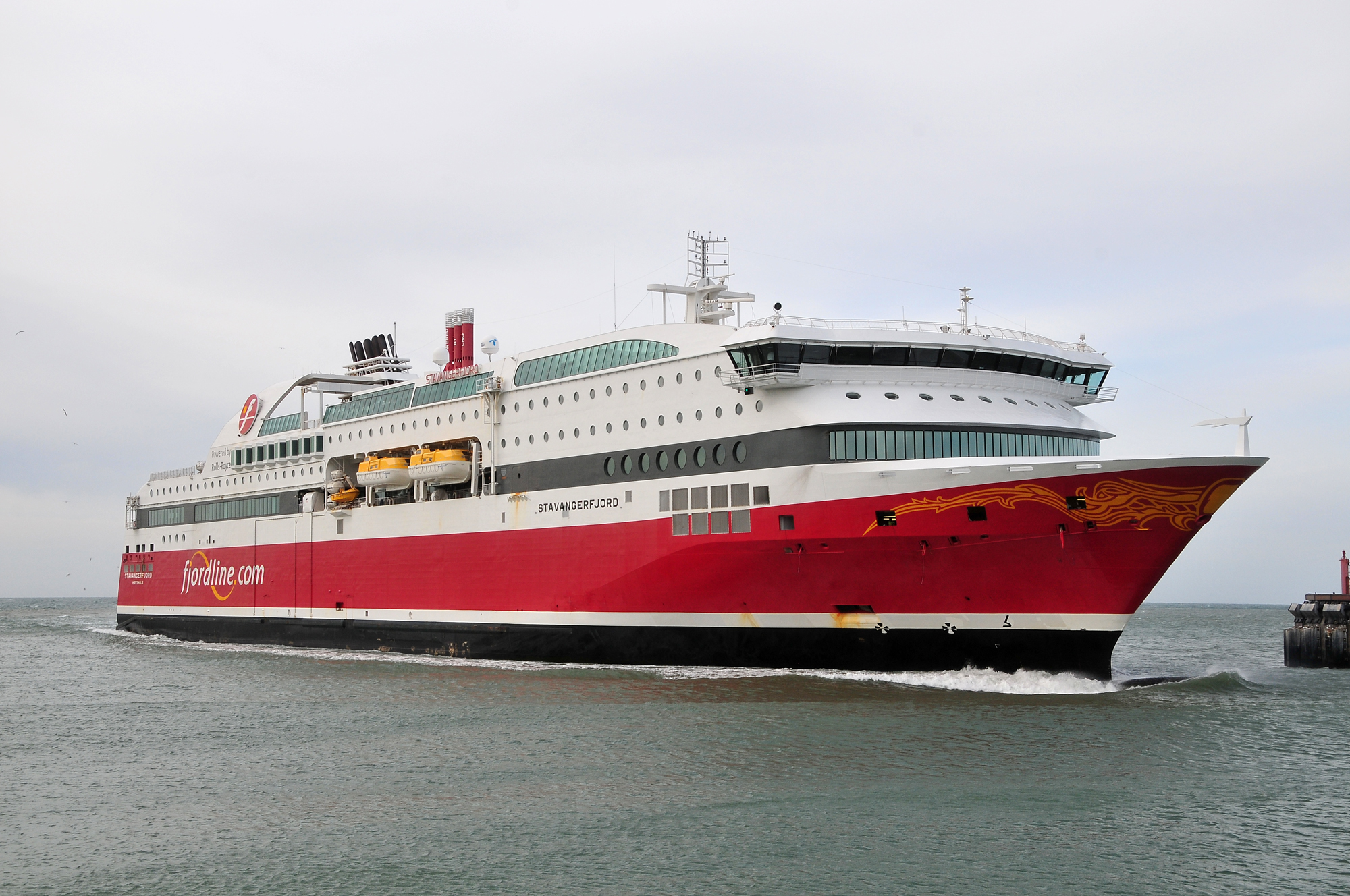 Fjord Line remet en service ses deux navires passés du pur GNL au dual ...