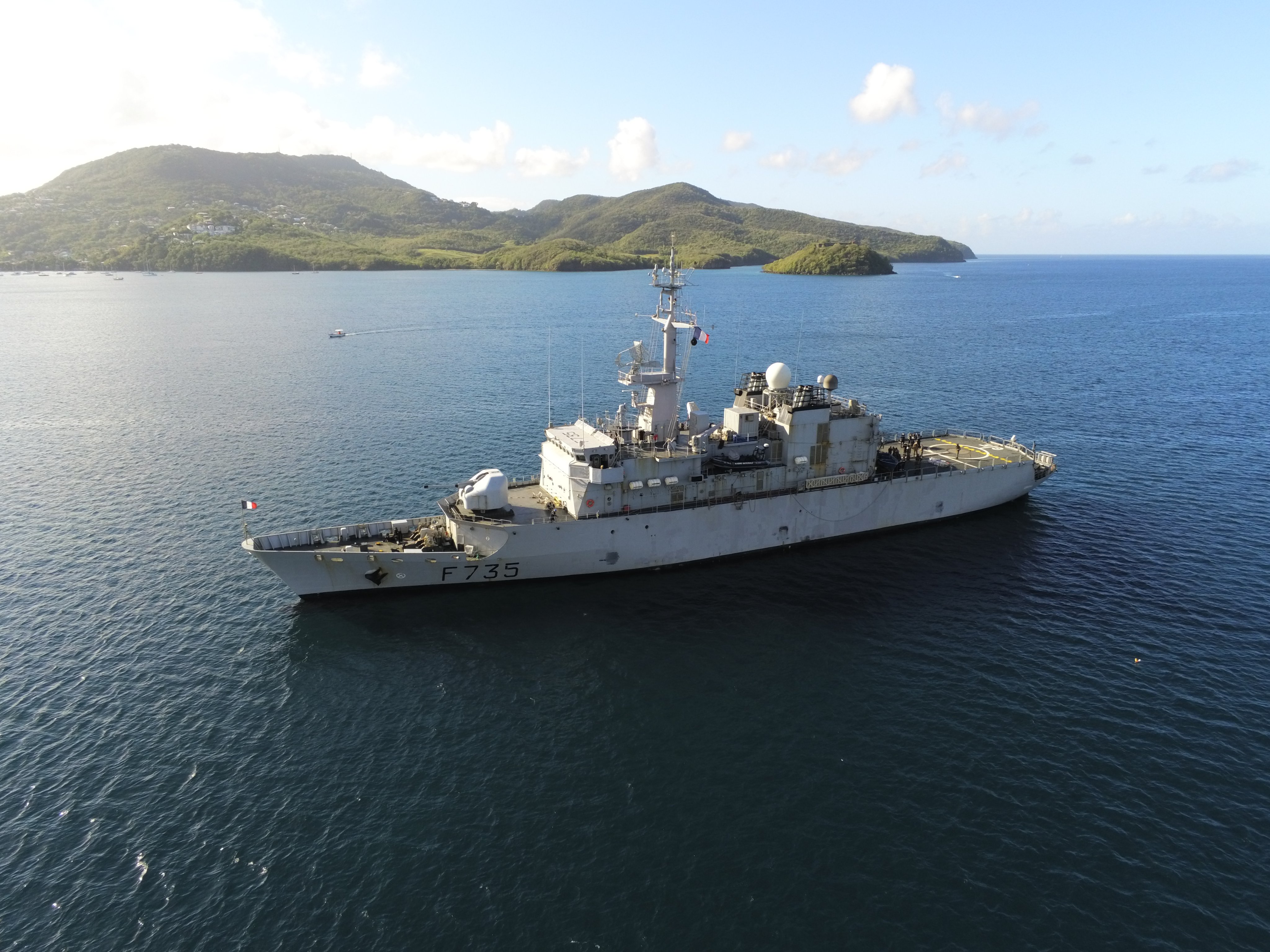 Une frégate de surveillance antillaise en mission dans l’Est de l’océan ...