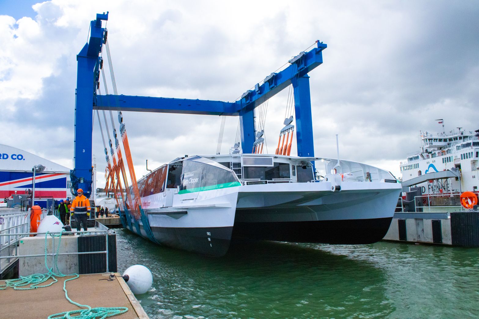 Ocea : Wight Shipyard met à l’eau un navibus à propulsion hybride pour Londres | Mer et Marine