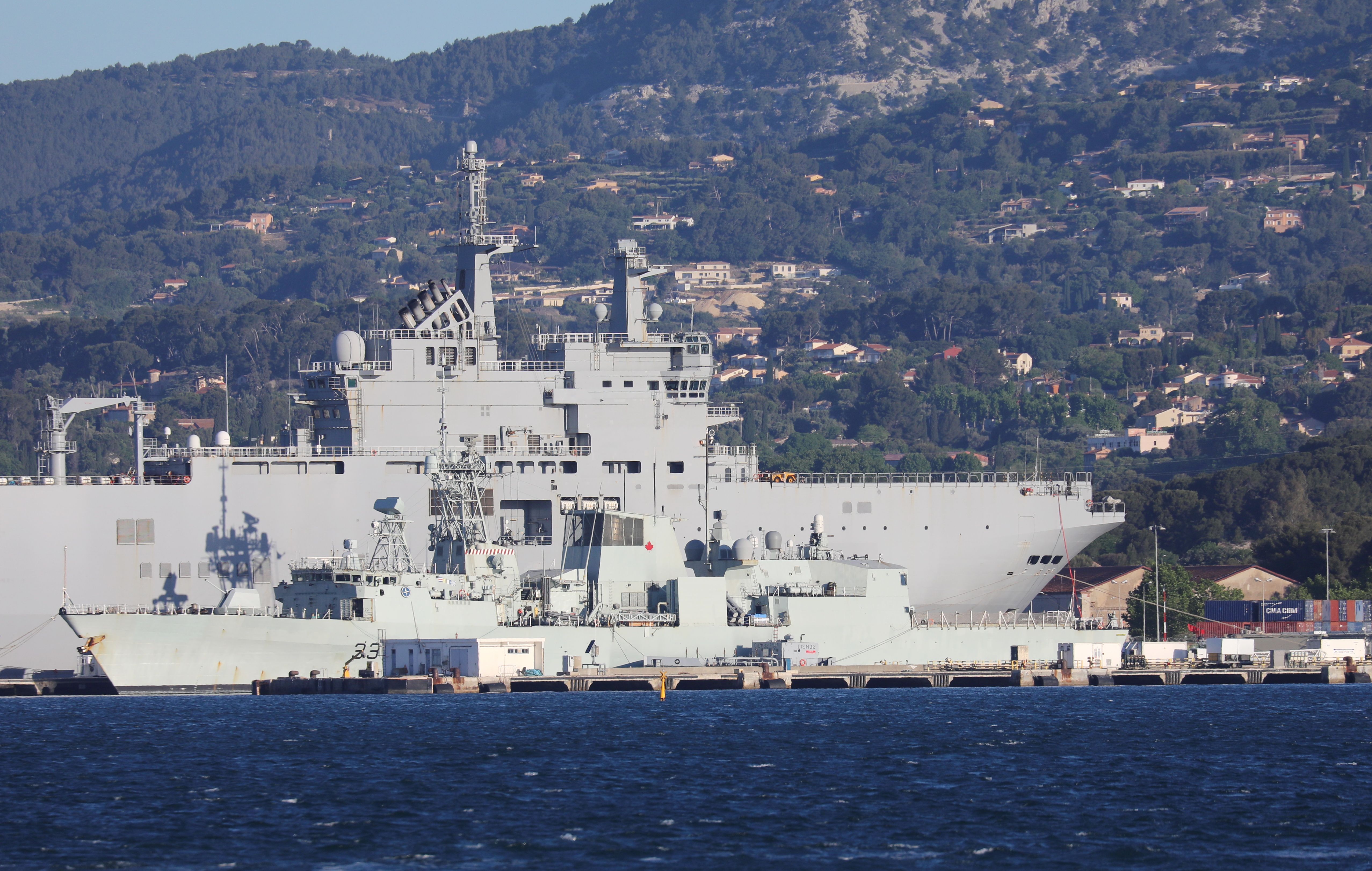 Une frégate canadienne en escale technique à Toulon | Mer et Marine
