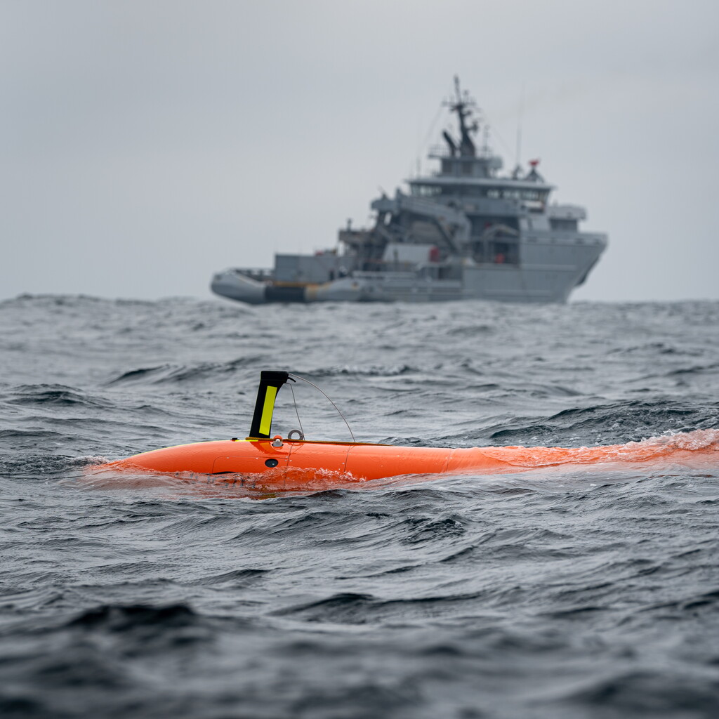 Le BSAM Garonne déploie un drone sous-marin Hugin de Kongsberg | Mer et ...