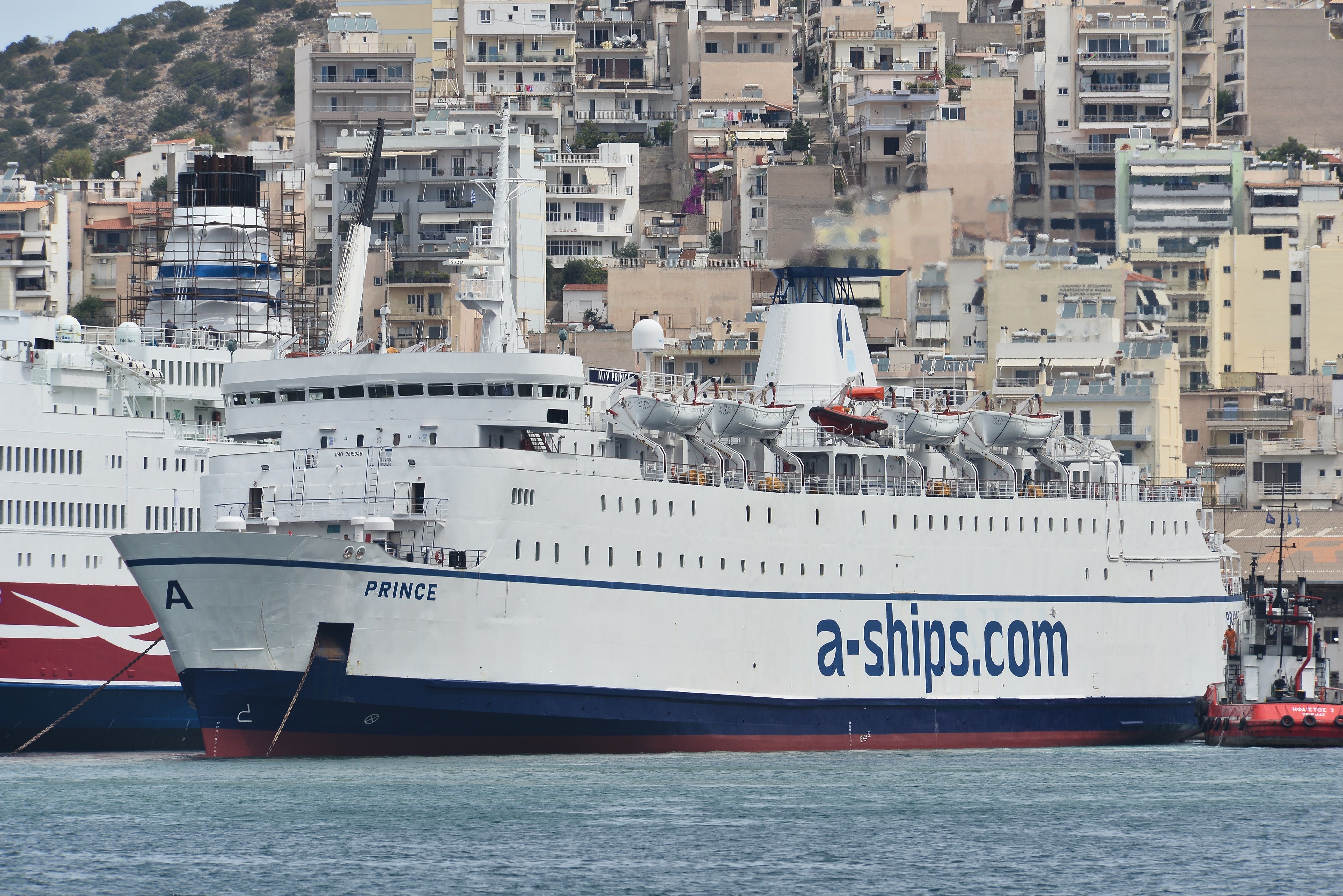 L’ancien ferry Duchesse Anne part à la casse | Mer et Marine