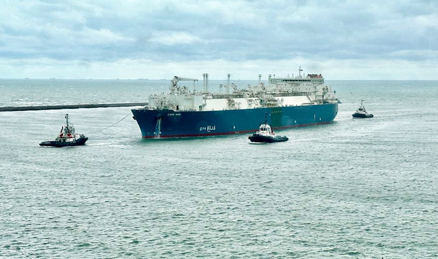 Terminal méthanier du Havre : arrivée mouvementée pour le FSRU Cape Ann | Mer et Marine