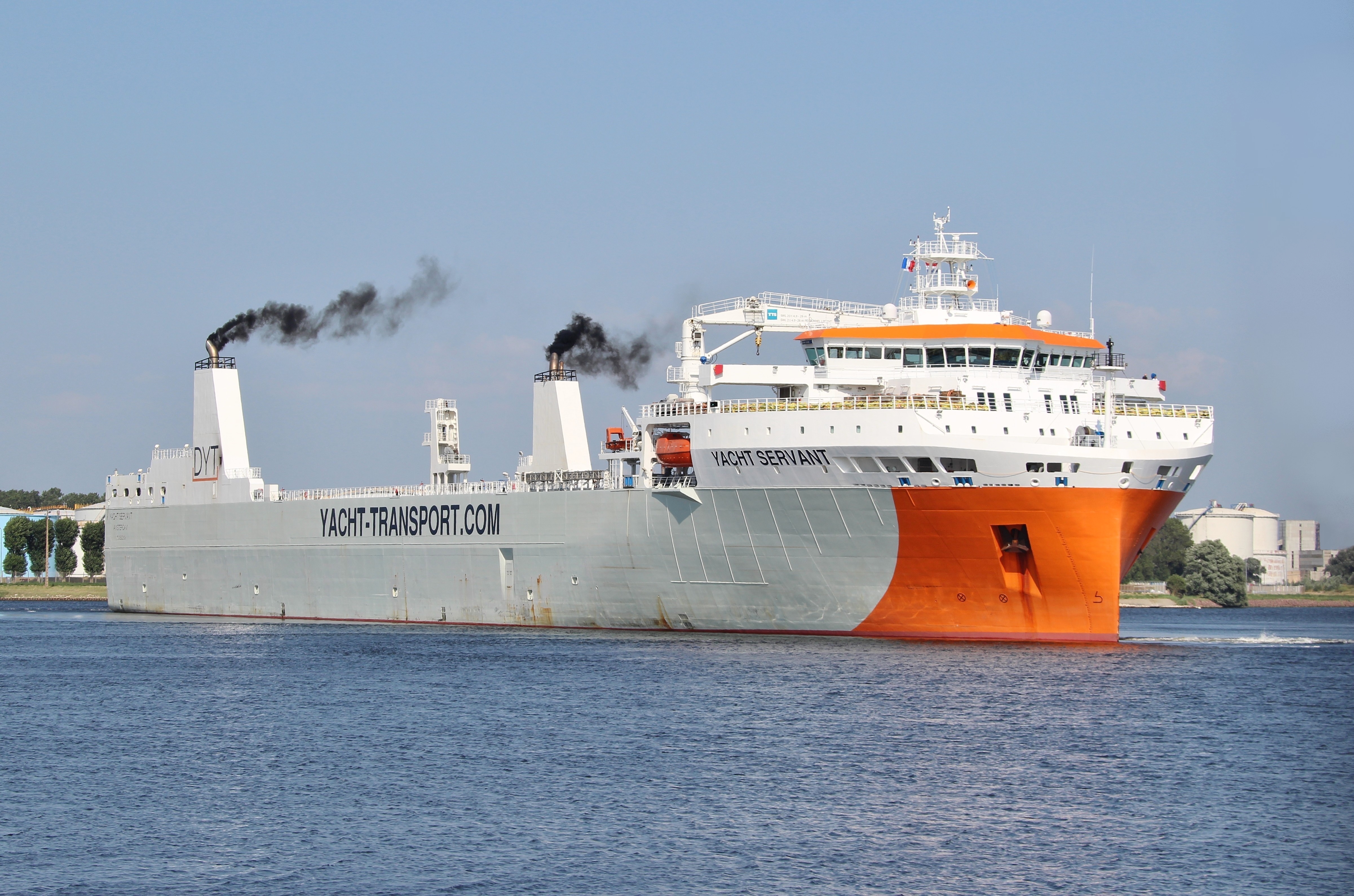 CMN livre un LCT, deux Ocean Eagle et deux pousseurs à l'Angola | Mer ...