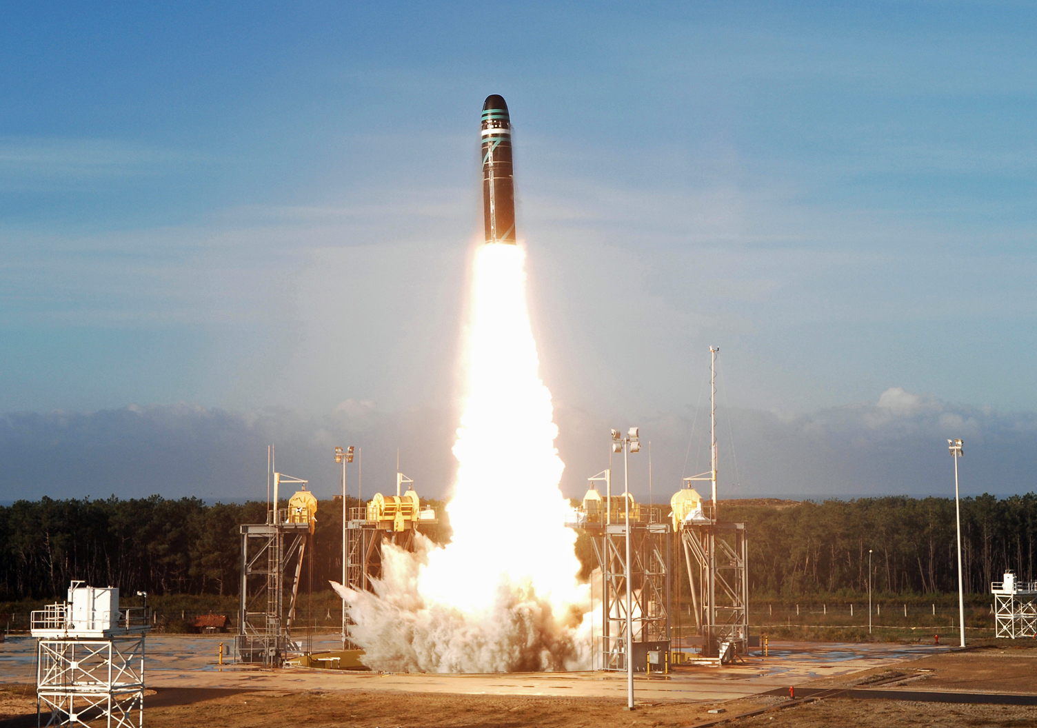 Premier tir réussi pour le missile balistique M51.3 | Mer et Marine