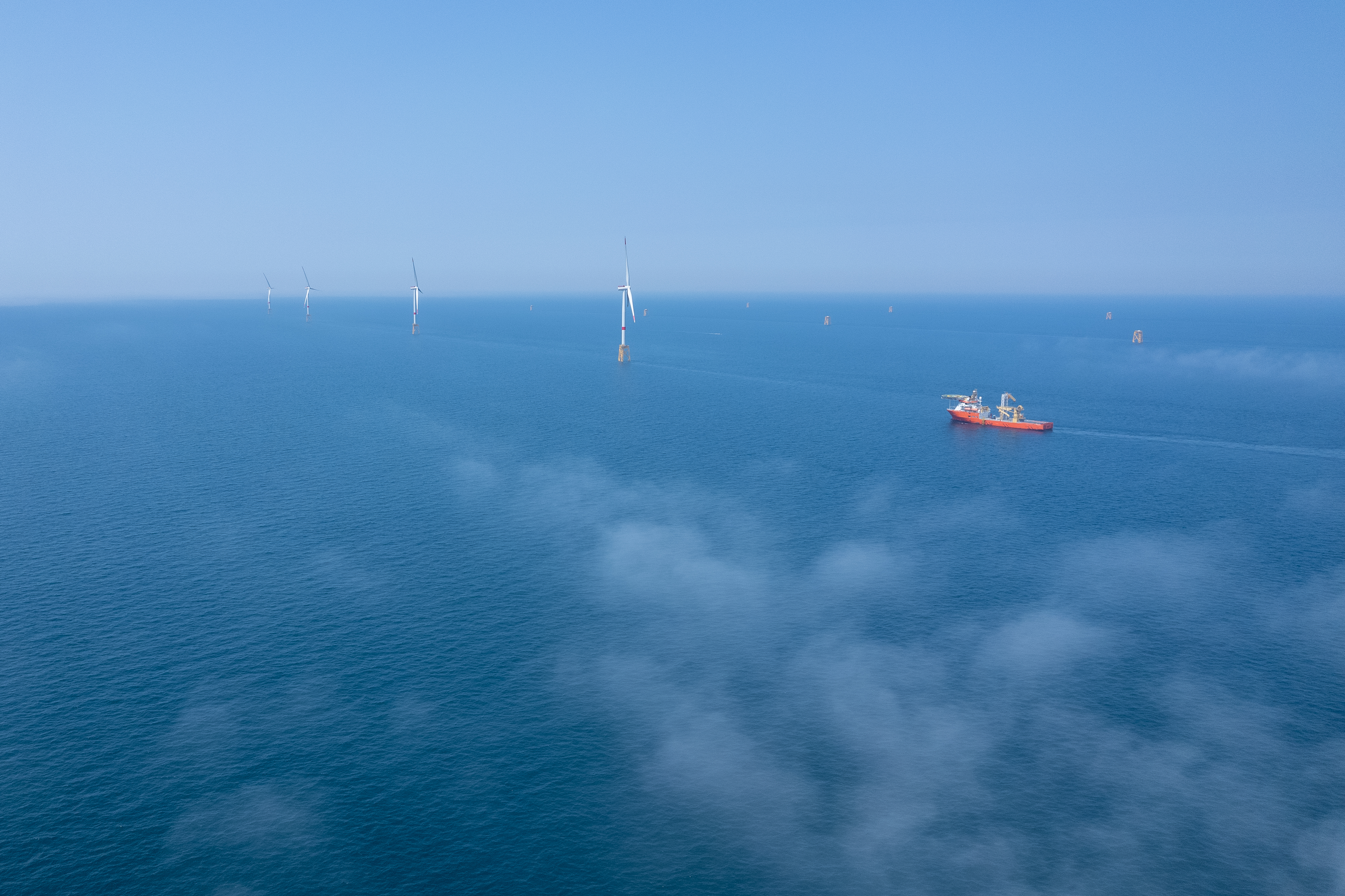 Toutes les éoliennes du parc de Saint-Brieuc sont installées | Mer et ...