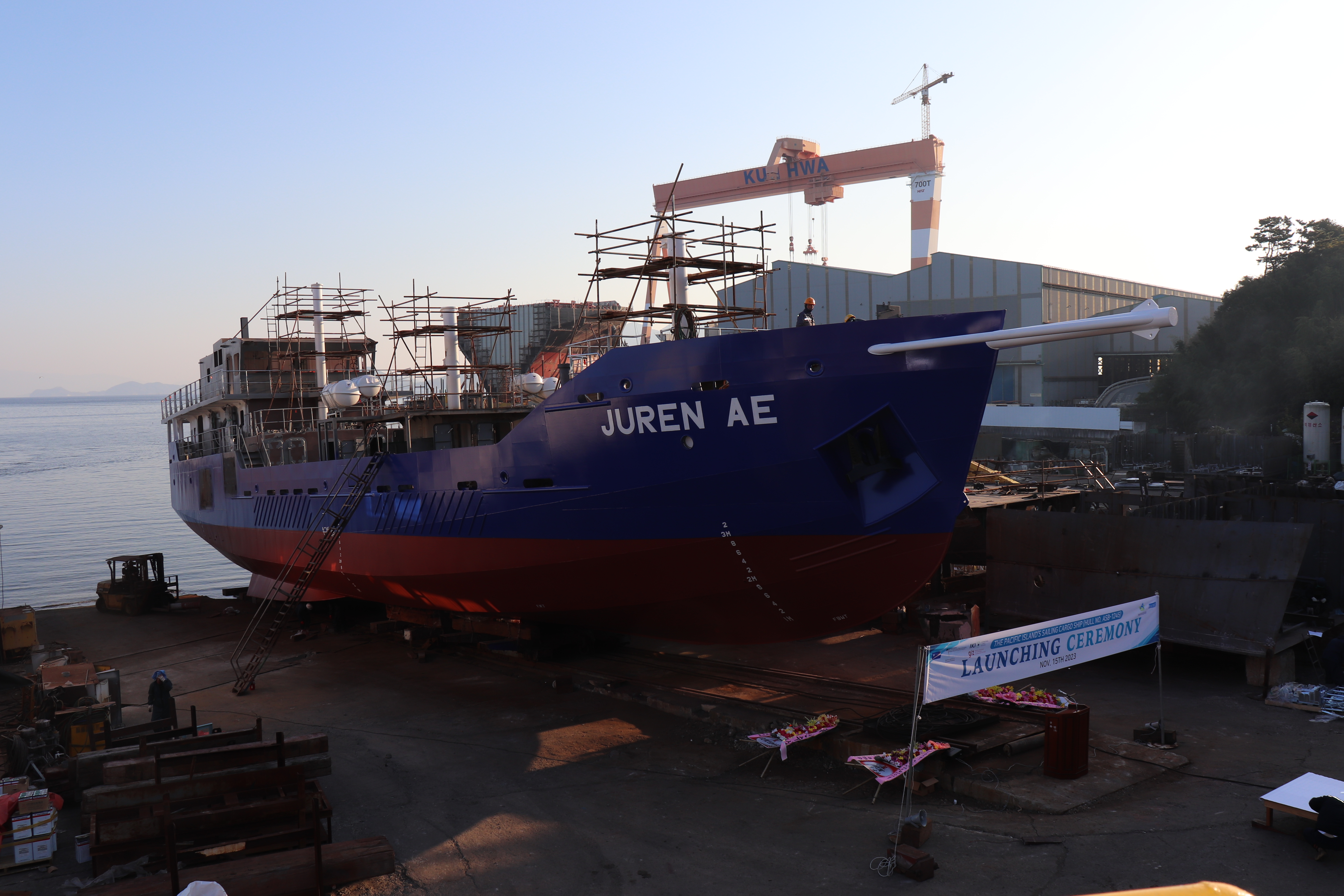 Lancement d'un cargo à voiles avec un gréement "simple et robuste" pour ...