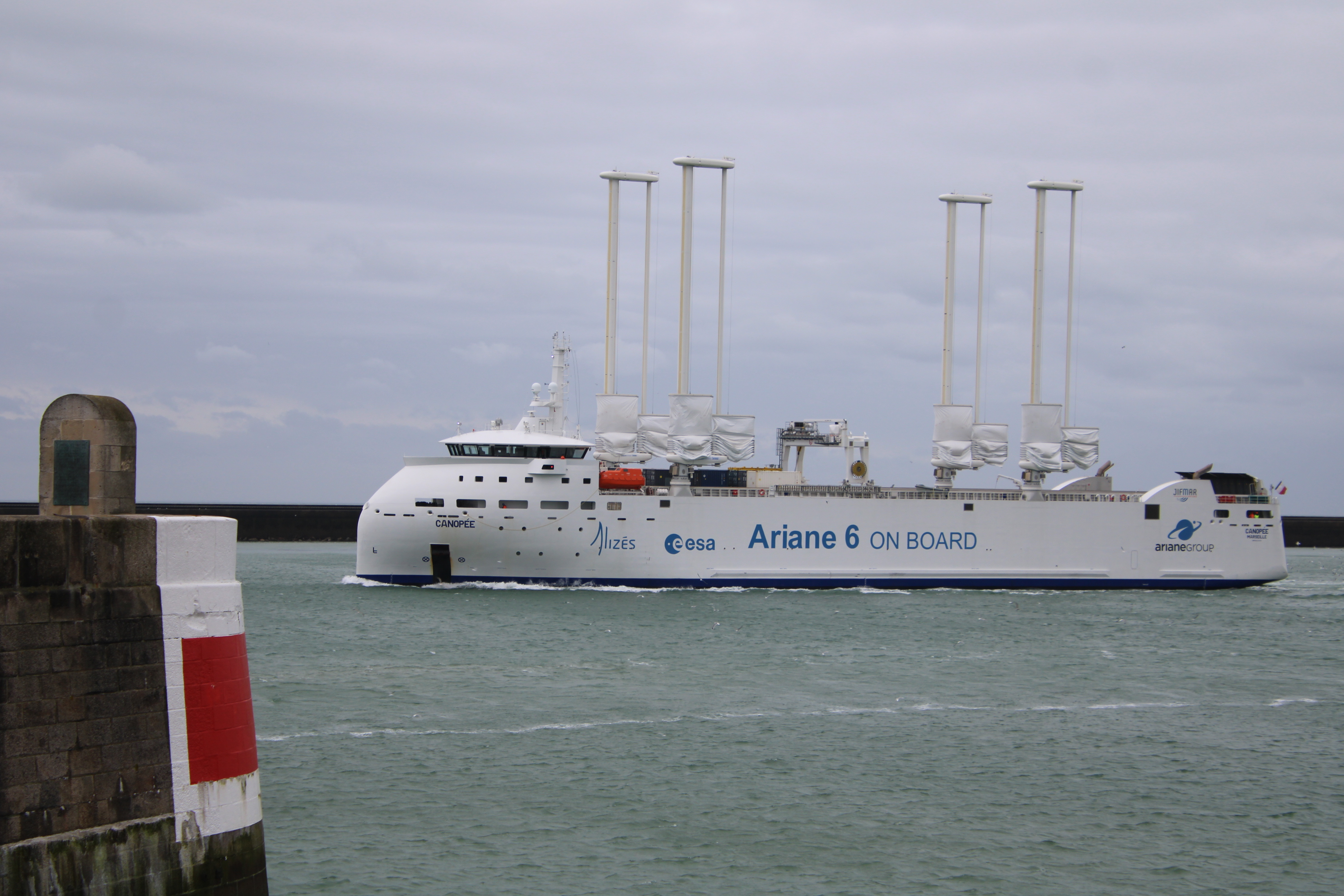 Le cargo à voiles Canopée embarque les premiers éléments de vol d ...