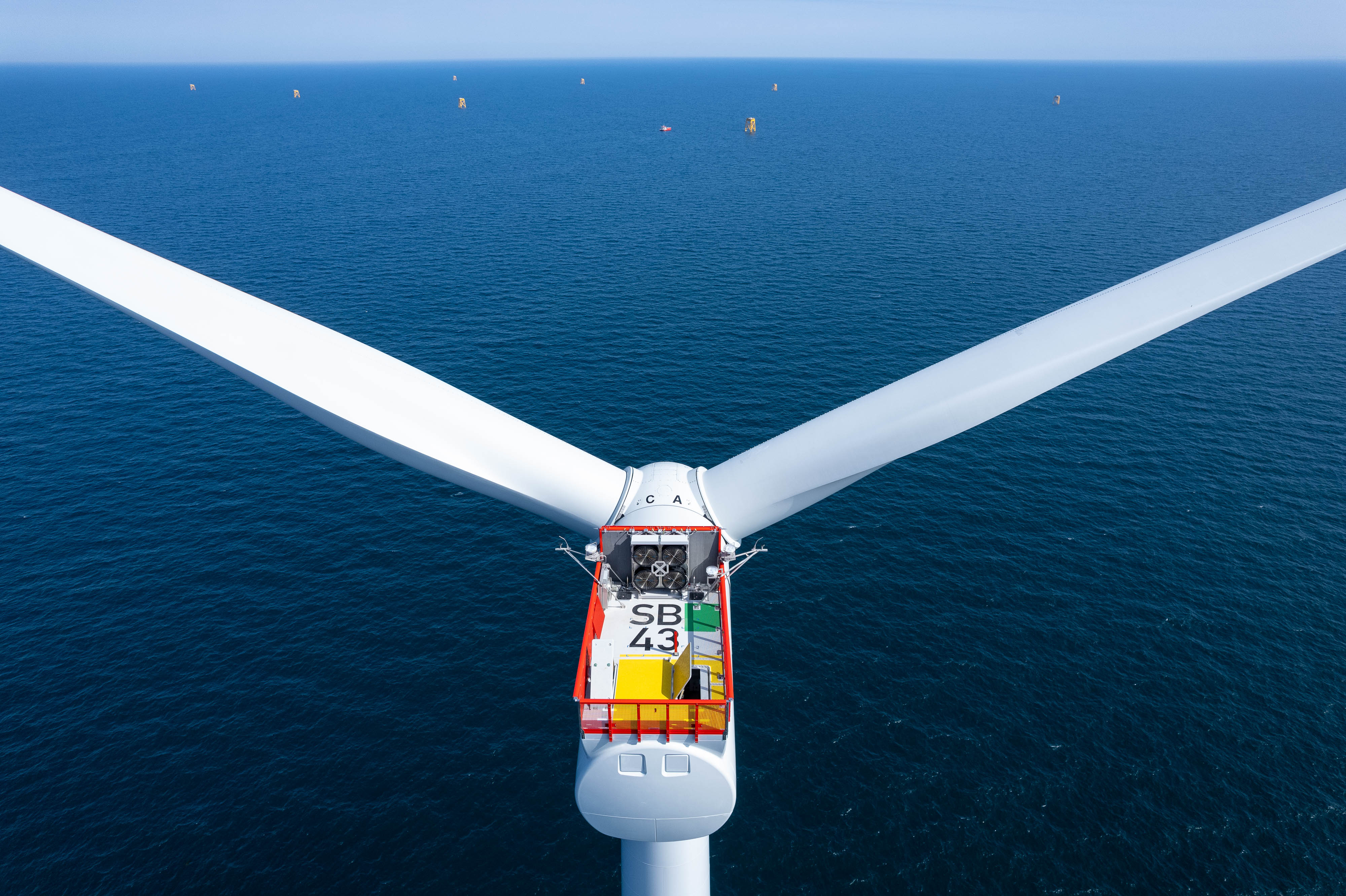 La moitié des éoliennes du parc de Saint-Brieuc en service | Mer et Marine