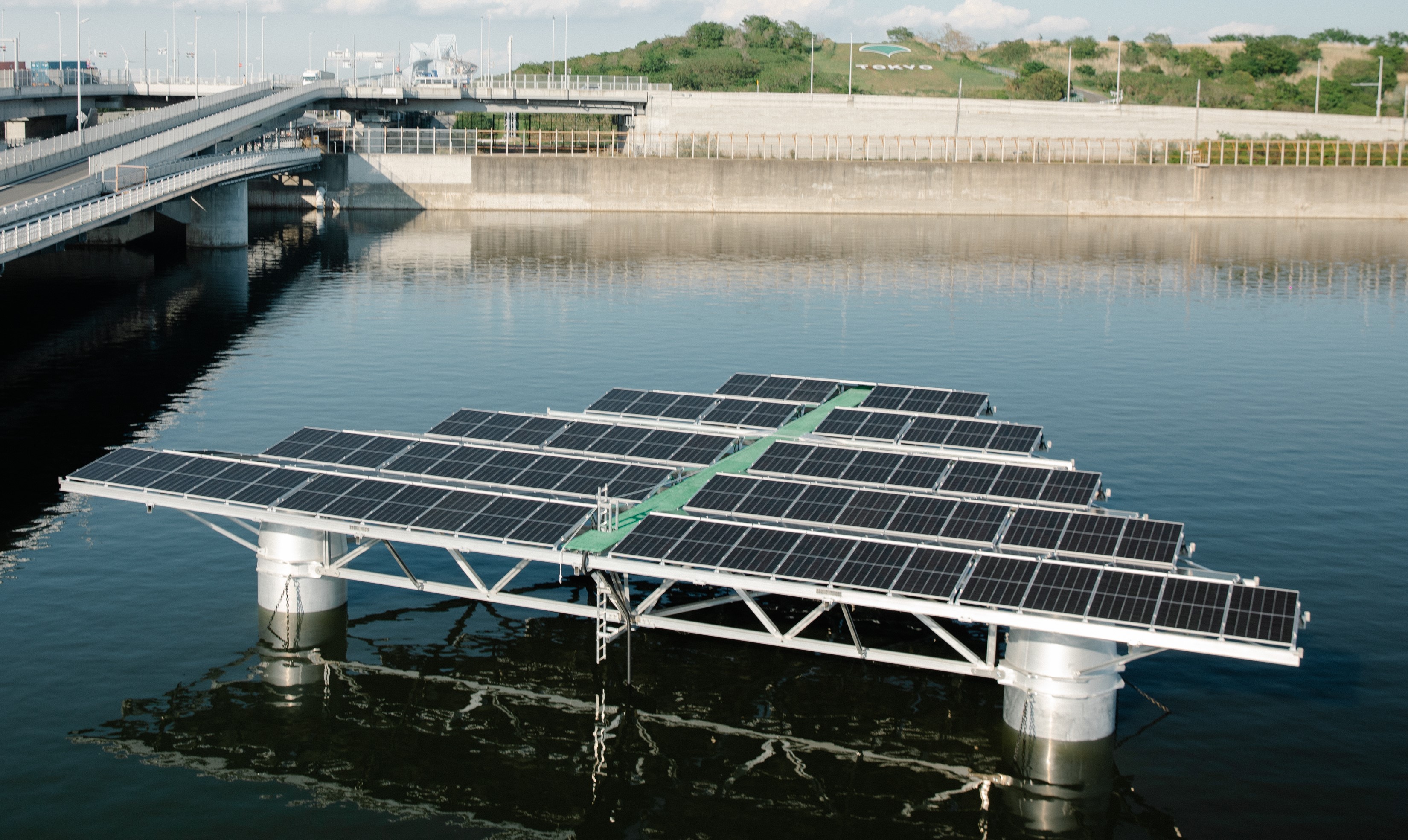 SolarDuck met en service une plateforme photovoltaïque flottante au ...
