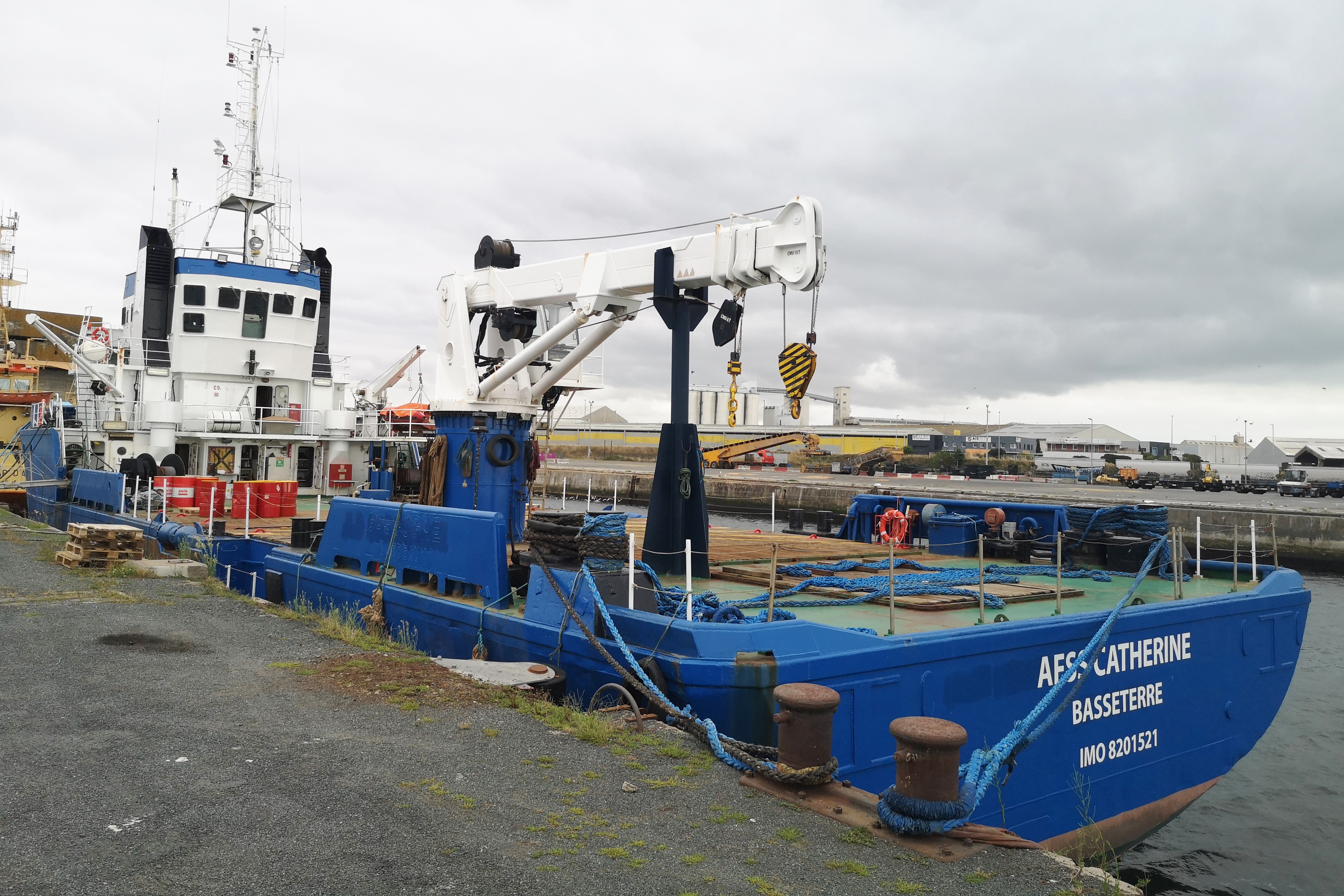 LHD se sépare de l’ancien baliseur Gascogne | Mer et Marine