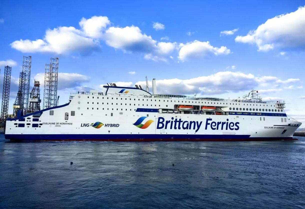Le ferry Saint-Malo a rallié la France alors que le Guillaume de Normandie transite vers l ...