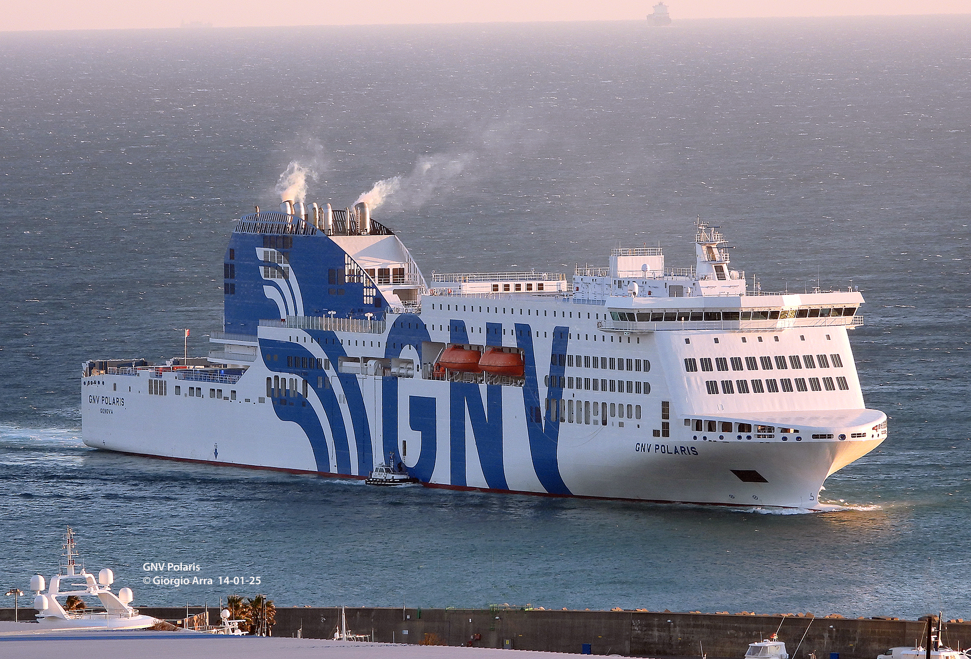 Le tout nouveau ferry de GNV a débuté ses liaisons entre Gênes et ...