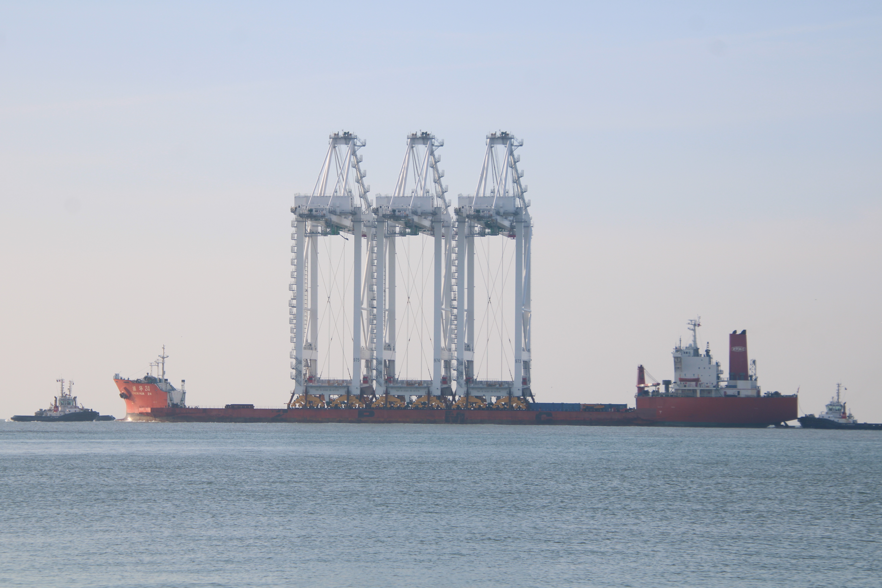 Le Havre : arrivée de nouveaux portiques géants pour le terminal ...