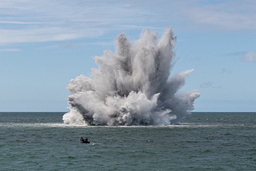 Opération de contre-minage au large de Dieppe par le CMT Sagittaire de ...