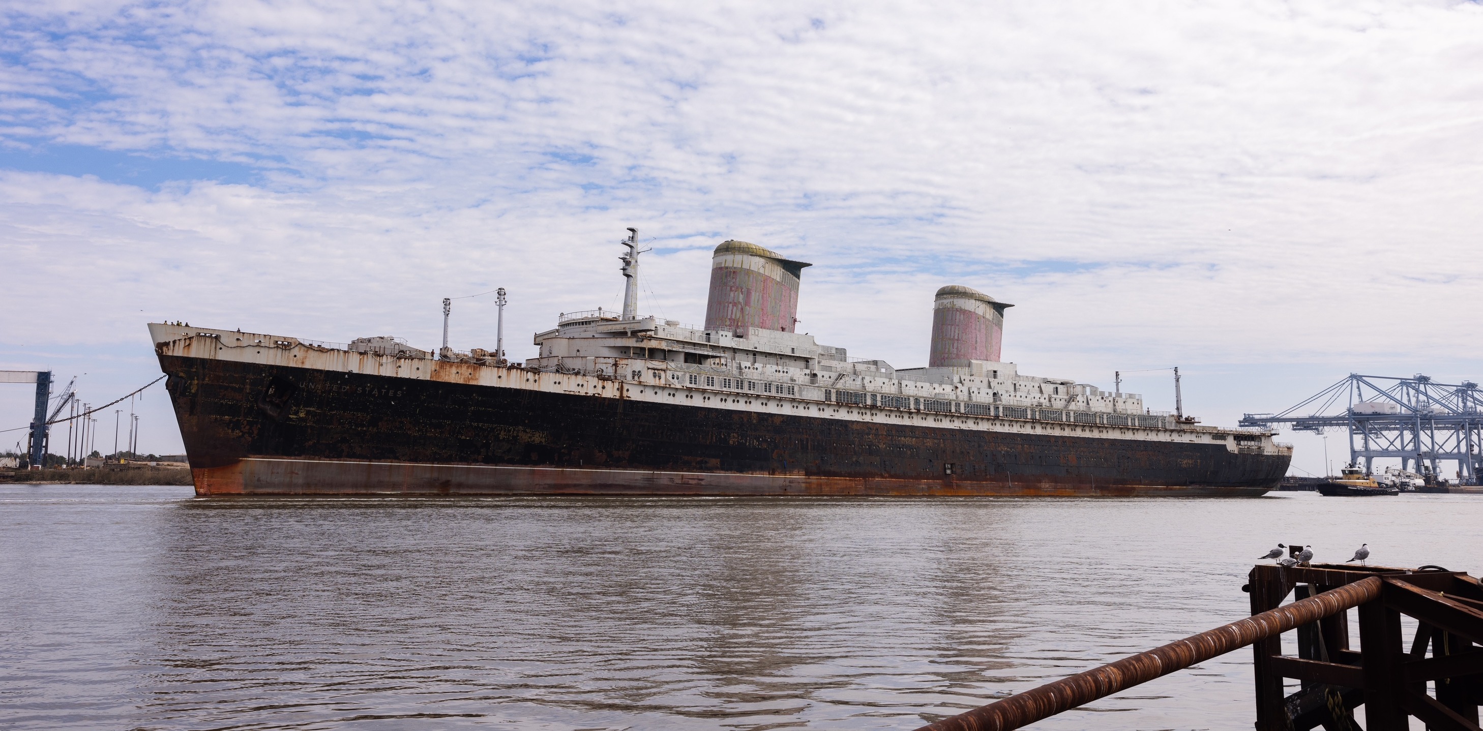 Le SS United States a rejoint Mobile en vue d'être préparé à son ...
