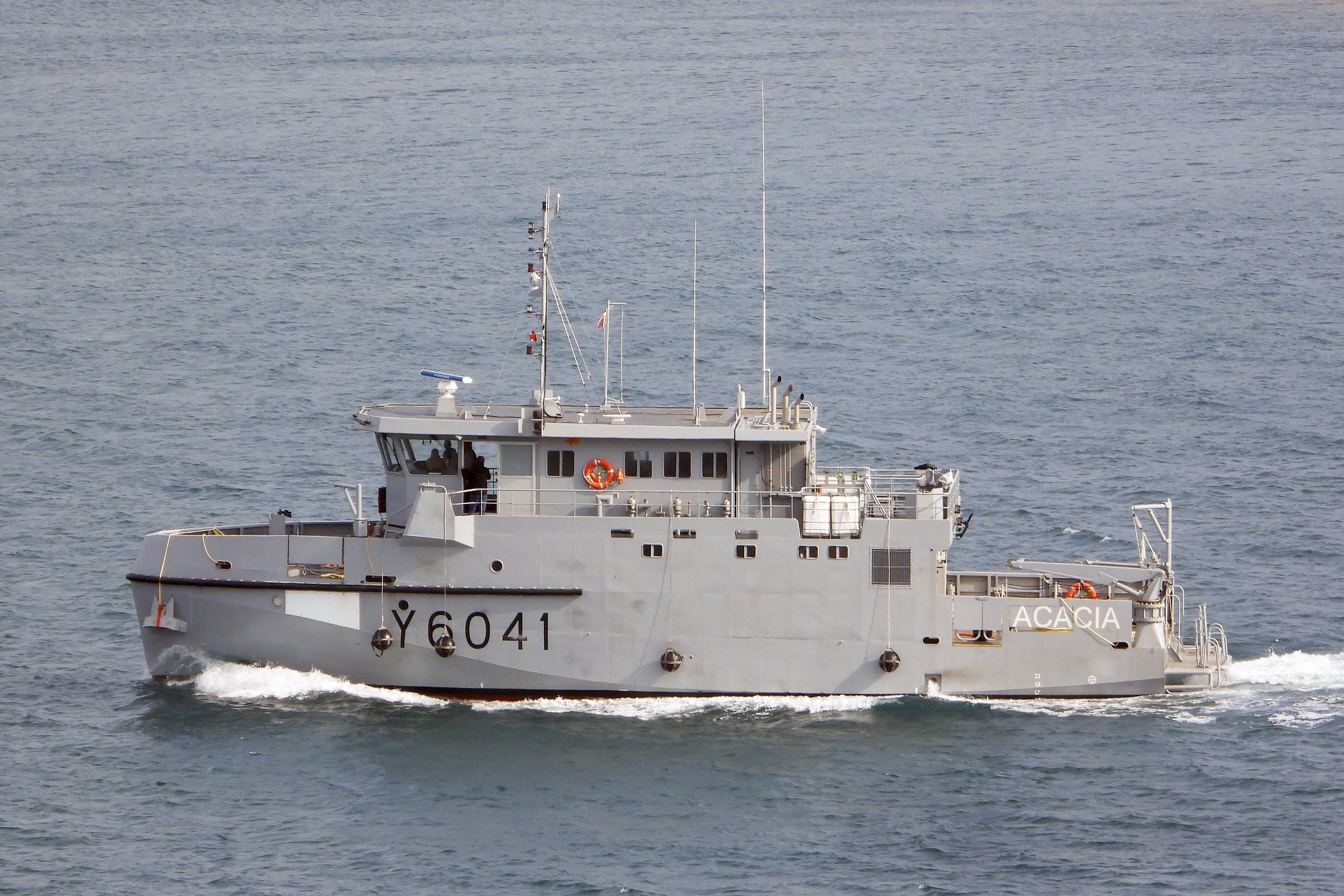 Marine nationale : la nouvelle vedette de support à la plongée Acacia a rejoint Toulon | Mer et ...