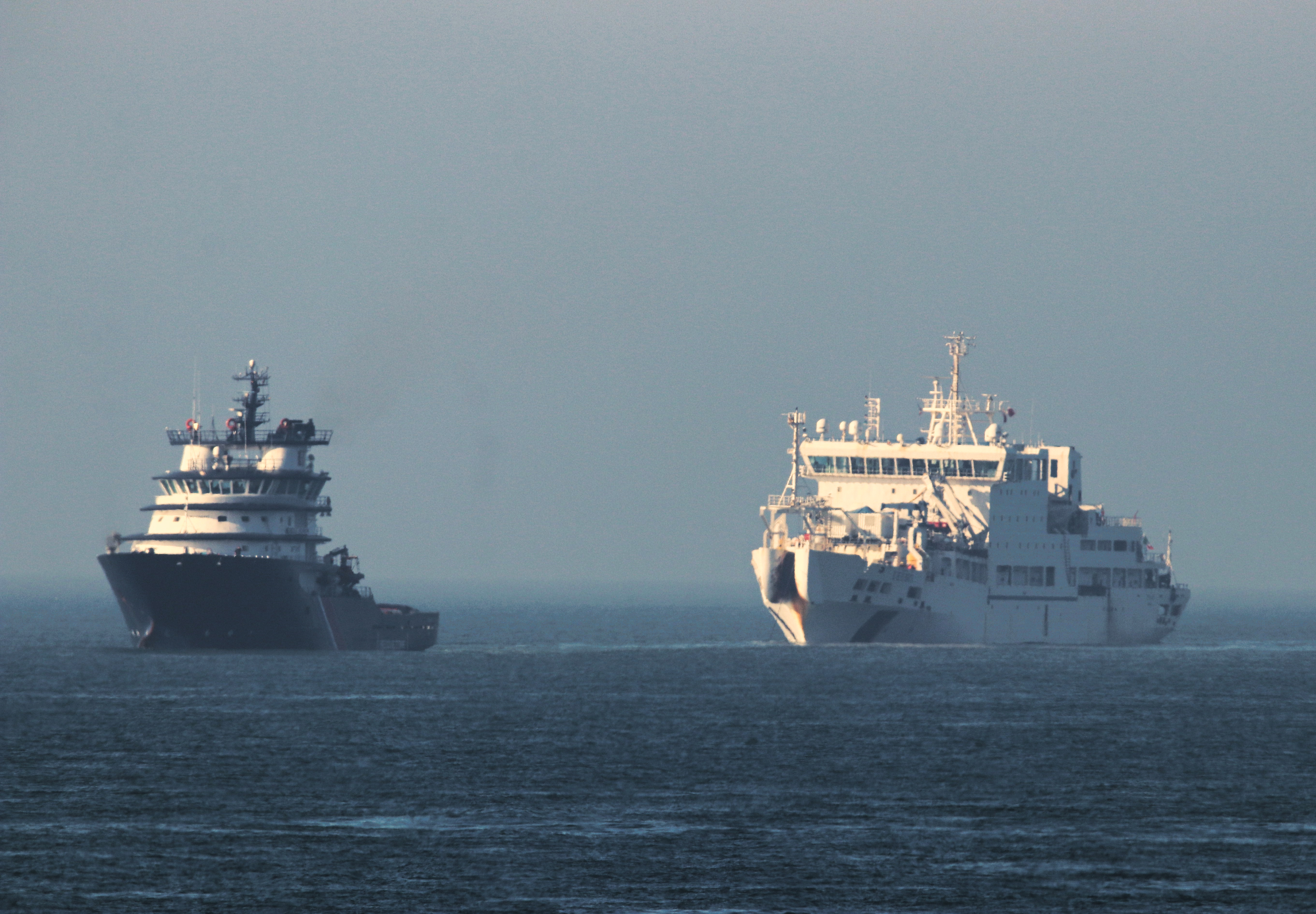 Le câblier Telliri arrivé à Brest en remorque de l'Abeille Bourbon ...