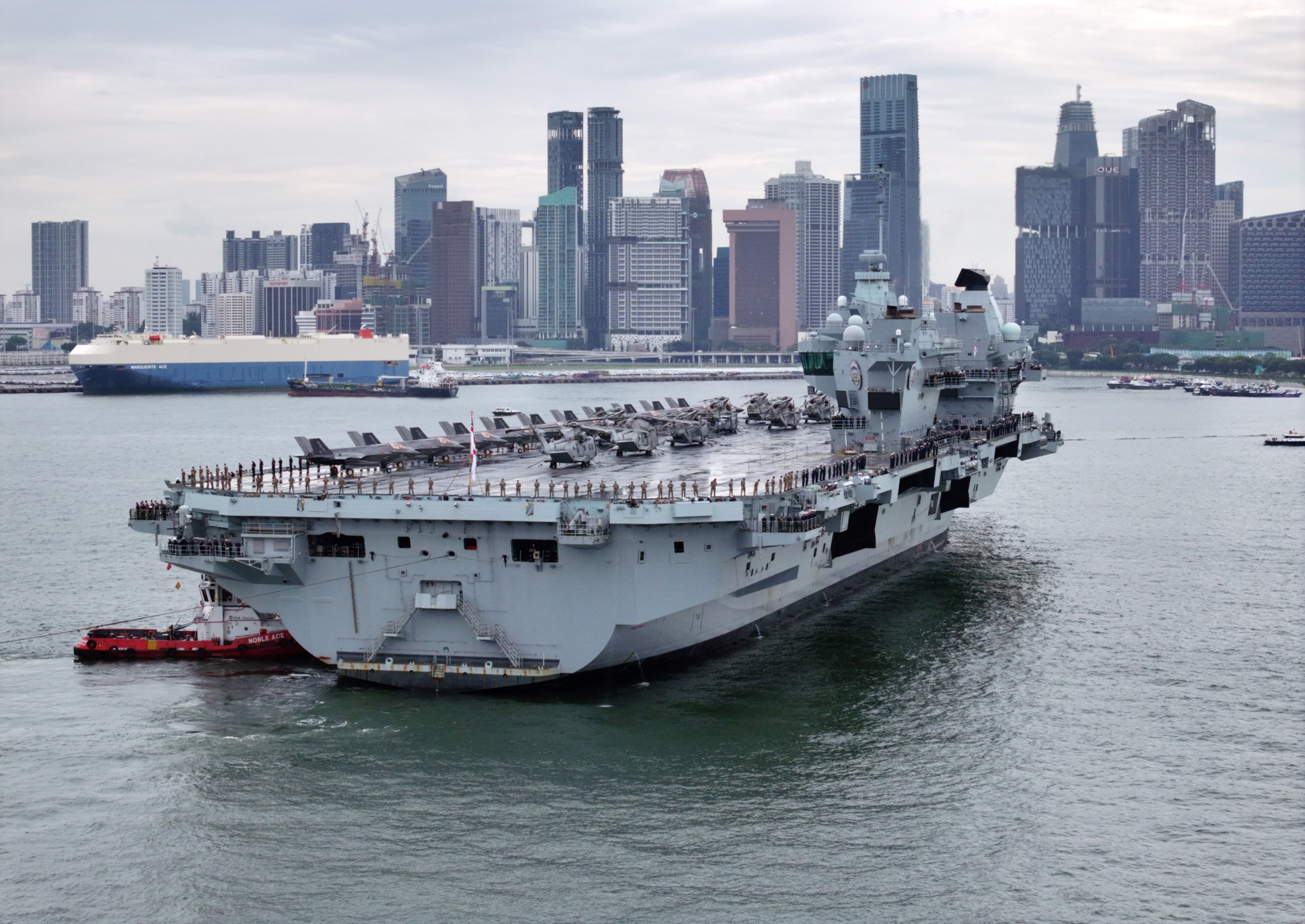 Royal Navy : le HMS Prince of Wales est à Singapour | Mer et Marine