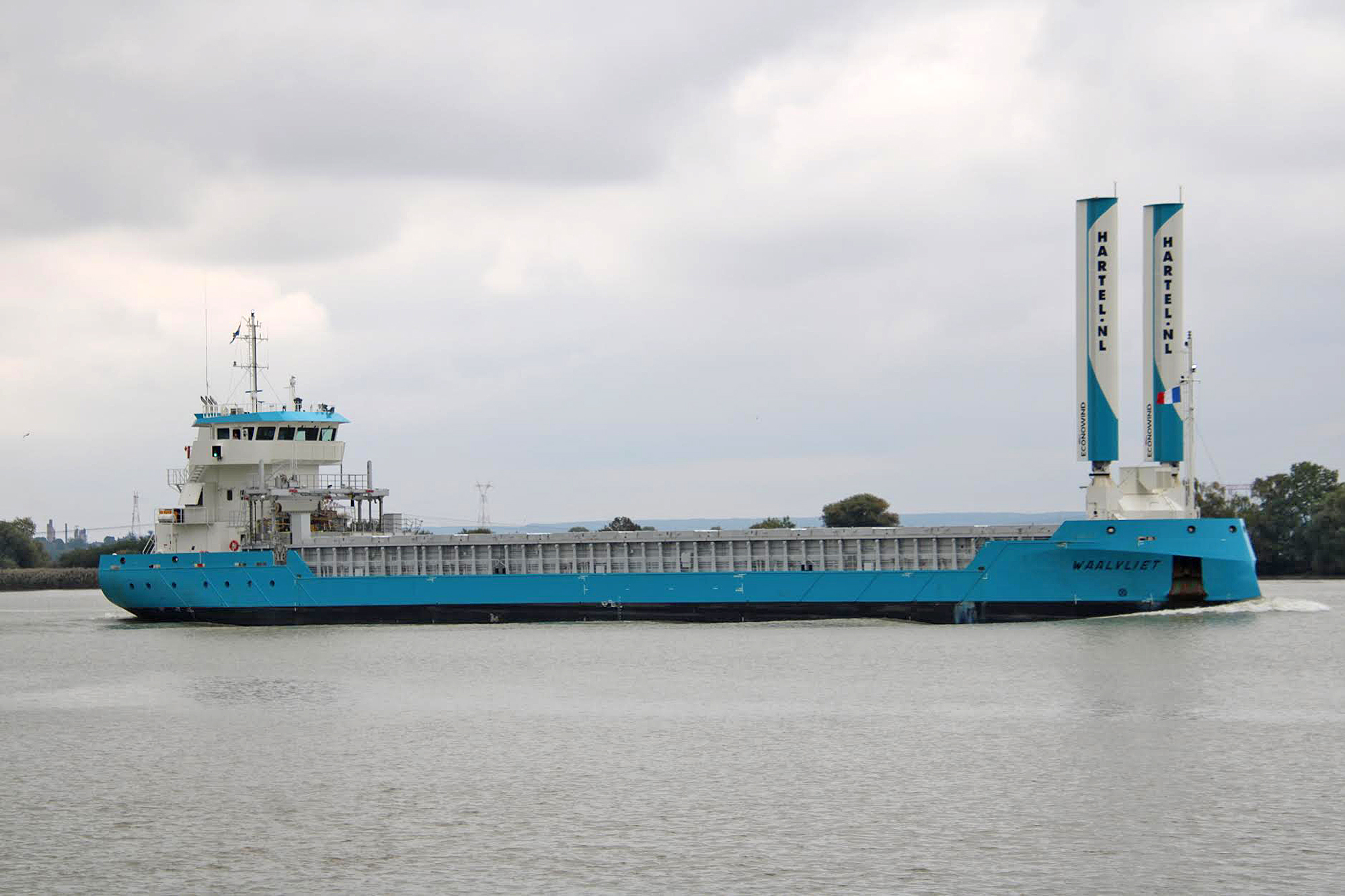 Un nouveau caboteur à ailes de propulsion en Seine | Mer et Marine
